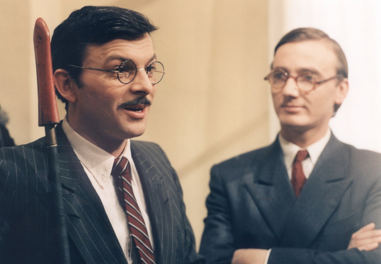 A Prague Underworld - Laková krabička na čaj (E10) (1987) | ČSFD.sk