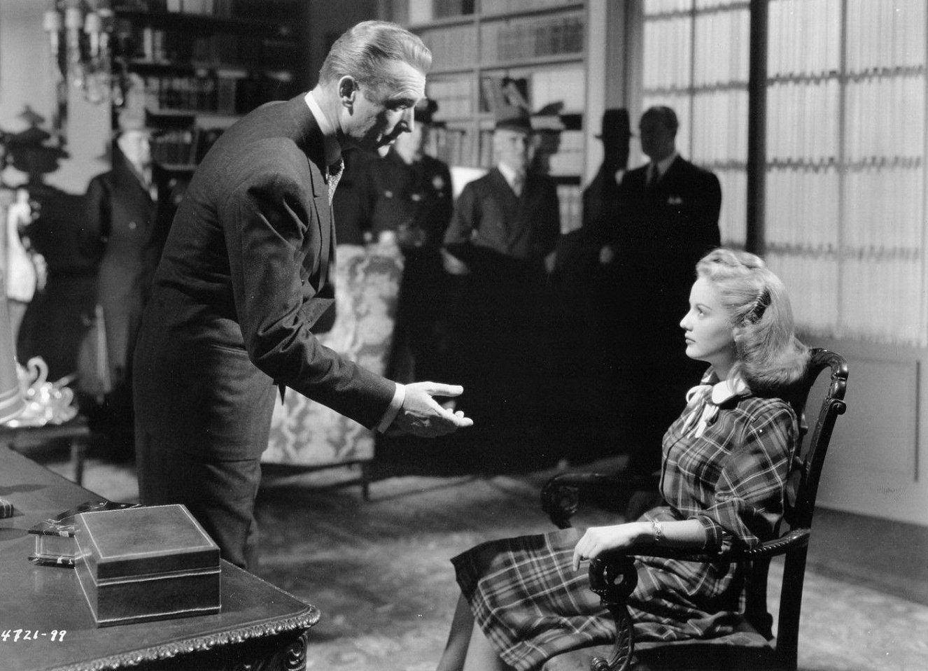 Smart Woman (1948) | Galerie - Z filmu | ČSFD.cz