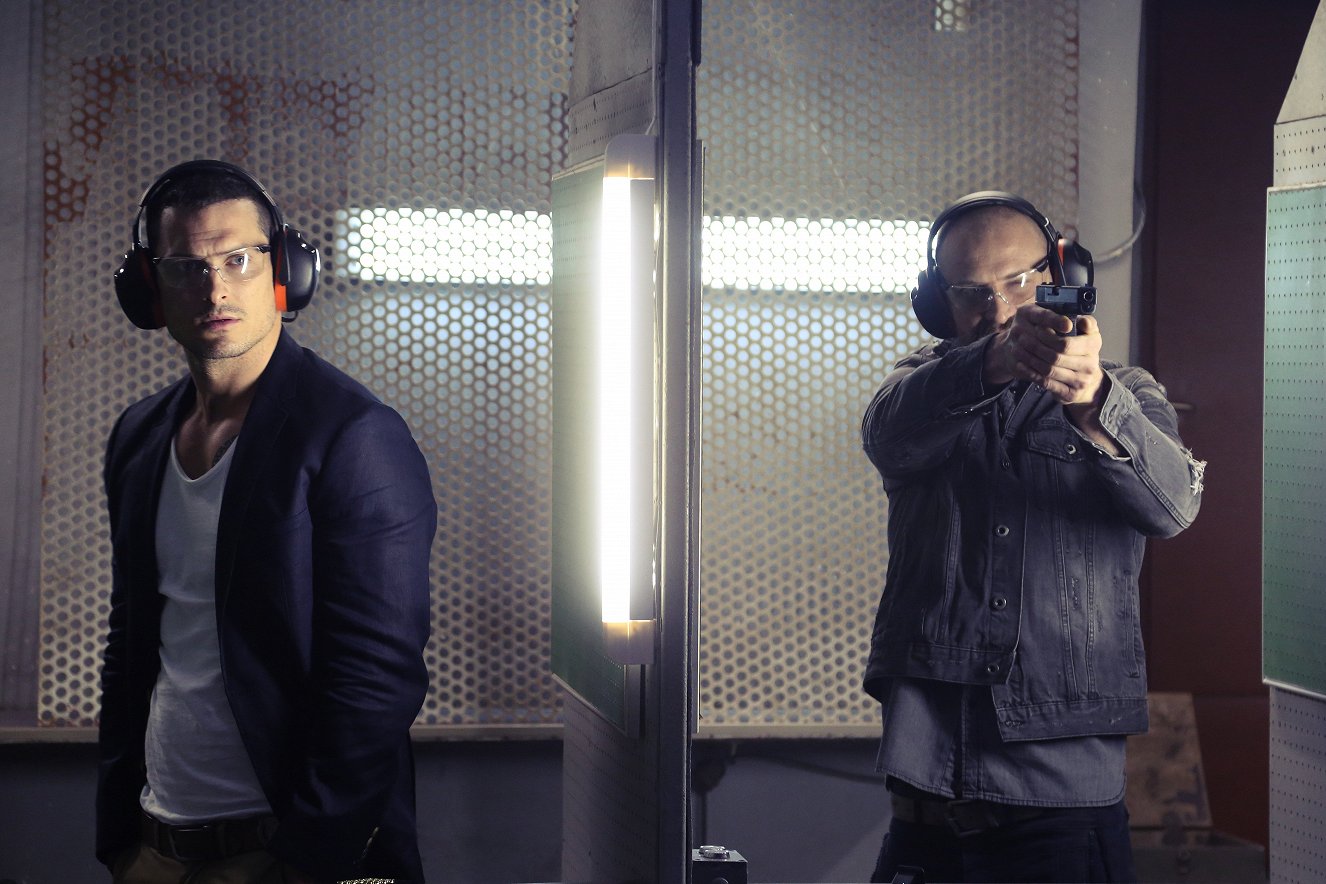 Za sklem - Série 1 (S01) (2016) | ČSFD.cz