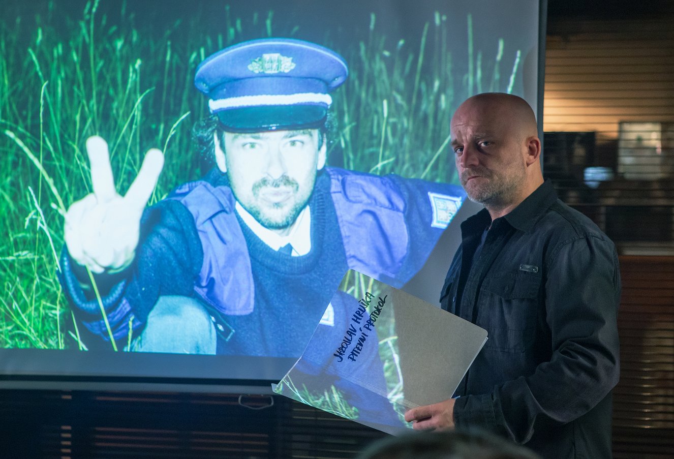 Rapl - Amok (S01E09) (2016) | Galerie - Z epizody | ČSFD.cz