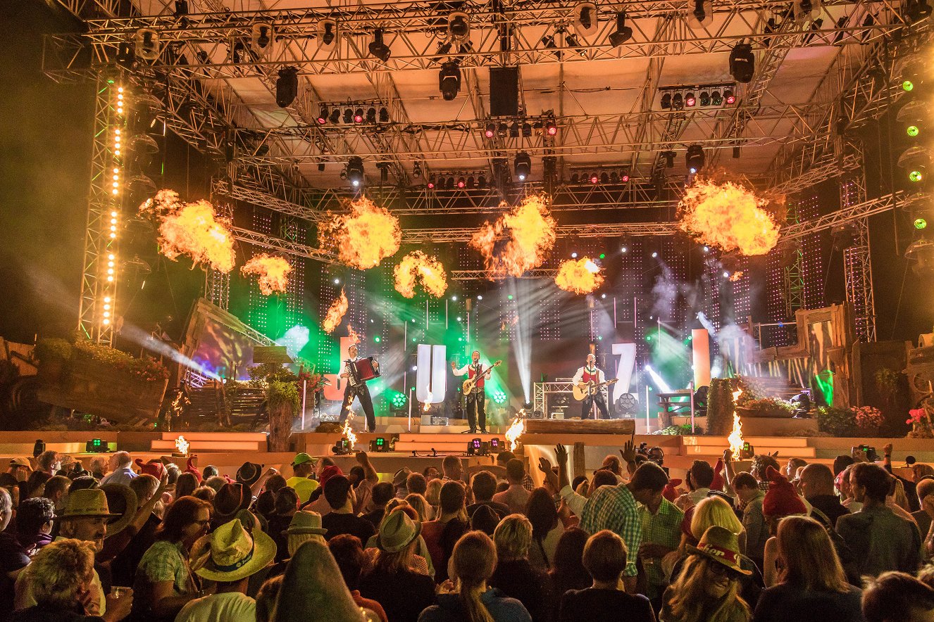 Die jungen Zillertaler - Drob'n auf'm Berg: Partykracher Live & Non ...