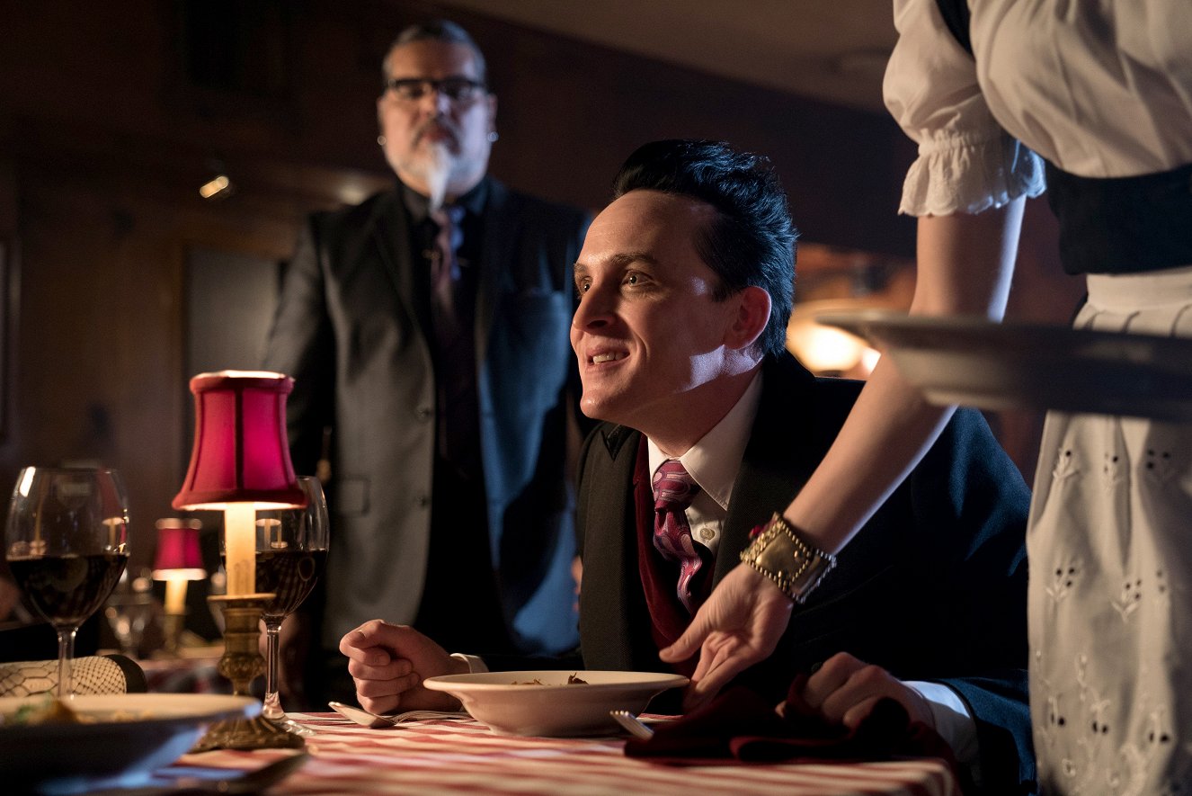 Gotham - The Blade's Path (S04E05) (2017) | ČSFD.sk