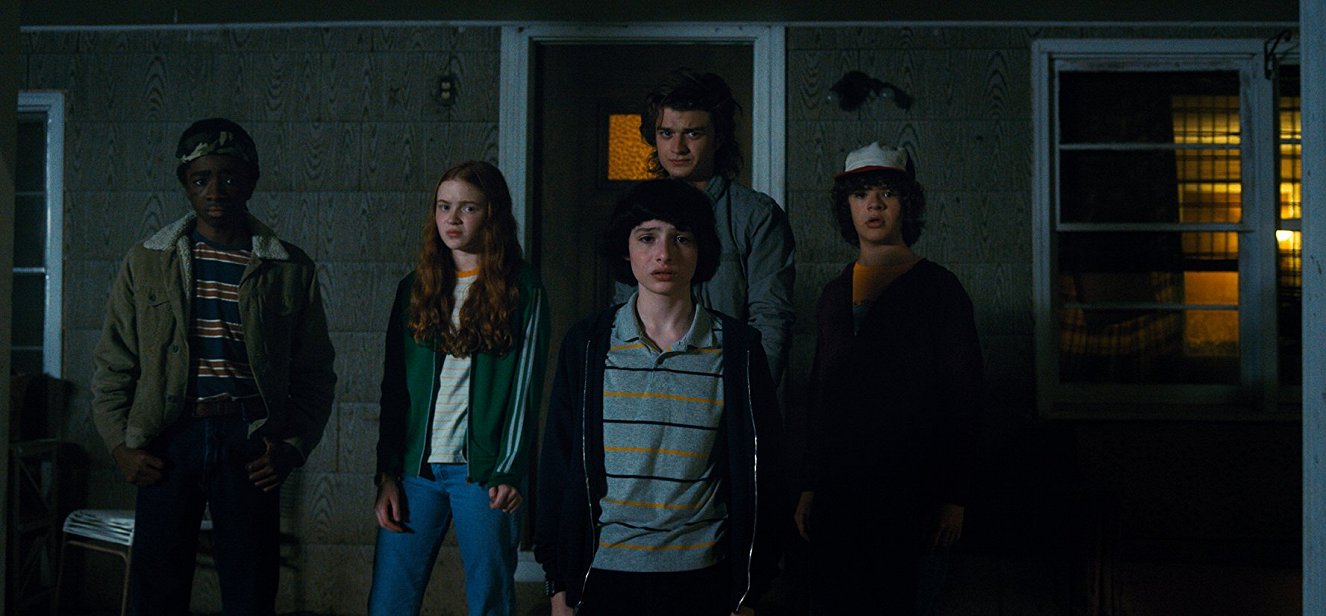 Stranger Things - Rozdział dziewiąty: Przejście (S02E09) (2017) | ČSFD.cz