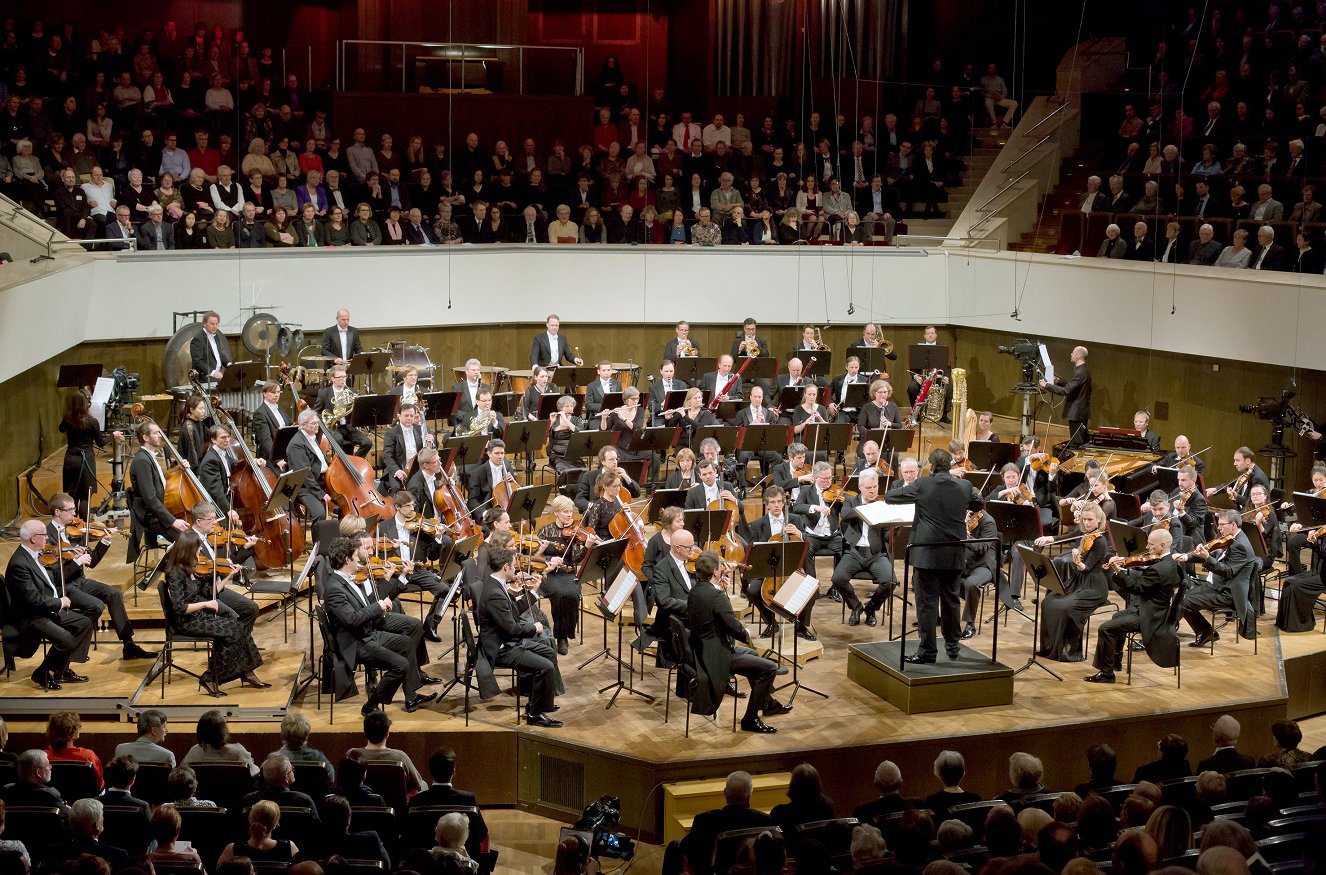 Andris Nelsons dirigiert Anton Bruckner (2018) | ČSFD.cz