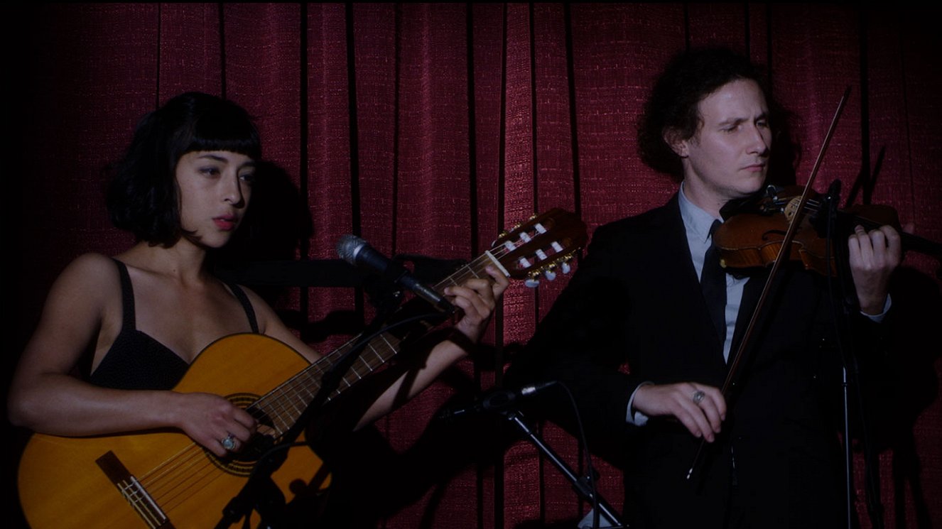 Shiver (2012) | ČSFD.cz