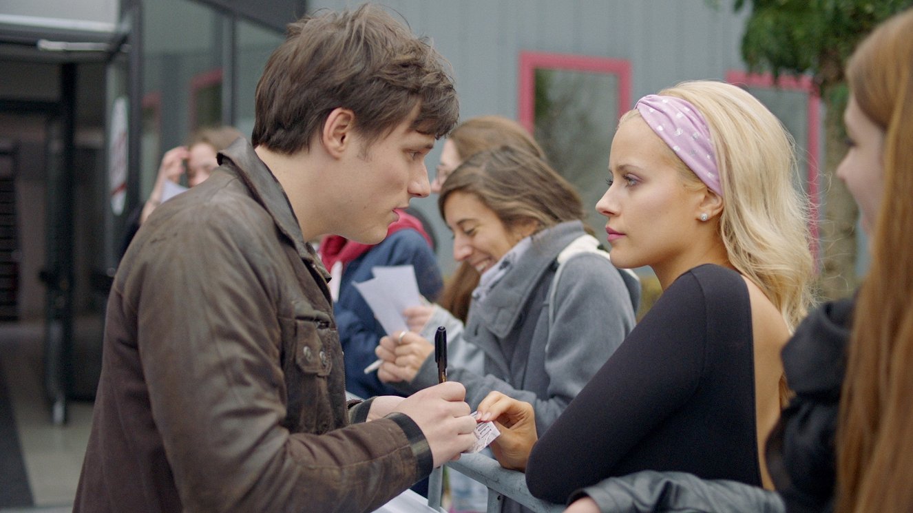 Najdi si mě v Paříži - Ztráty a nálezy (S02E23) (2019) | ČSFD.cz