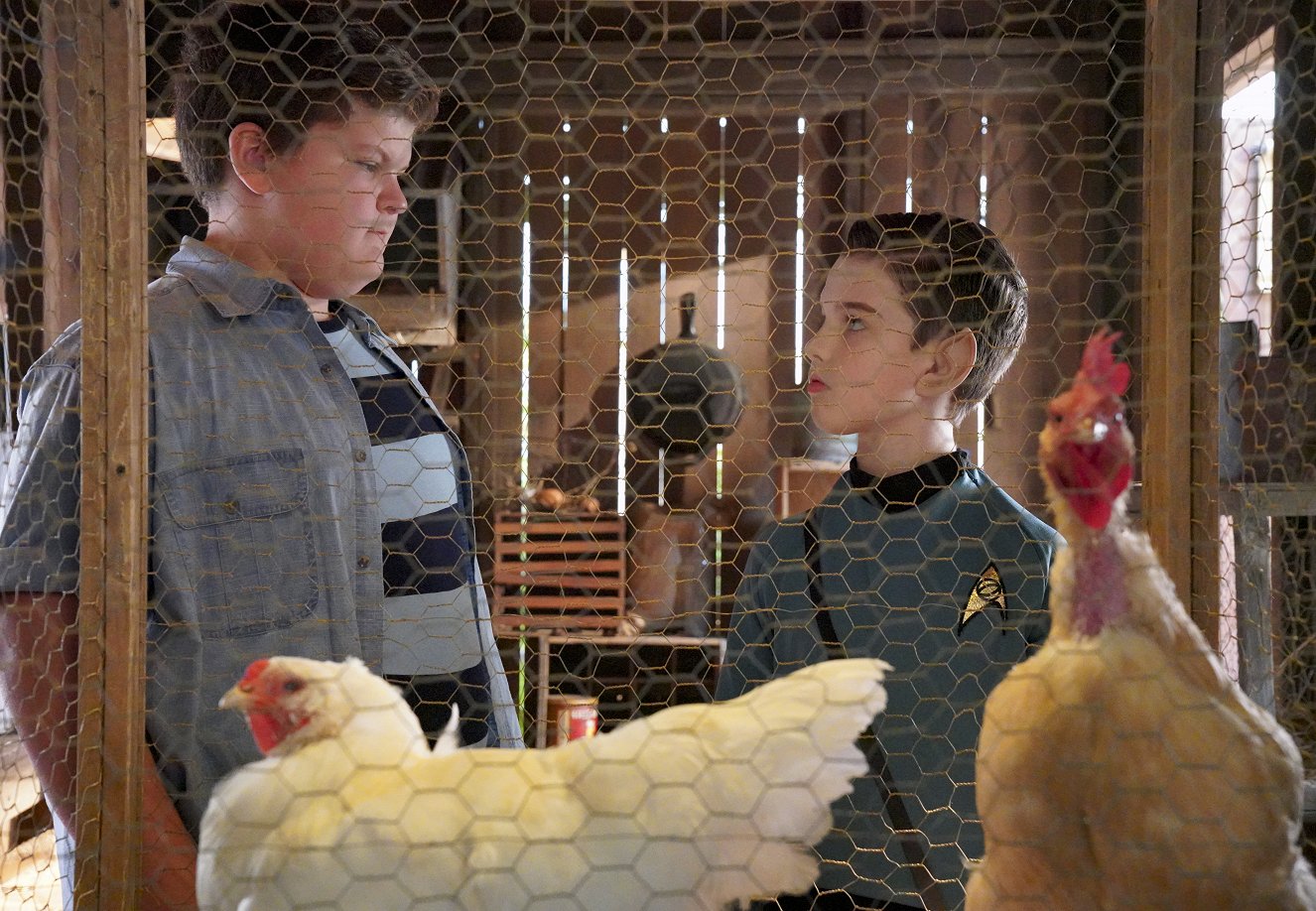 Young Sheldon - A Party Invitation, Football Grapes and an Earth ...