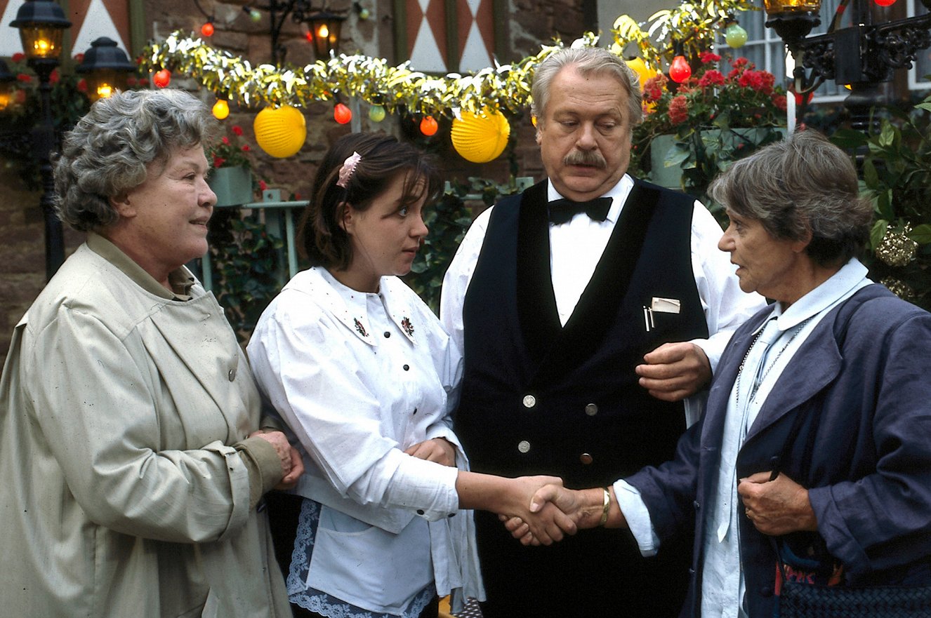 Diese Drombuschs - Späte Einsicht (S04E02) (1990) | ČSFD.cz