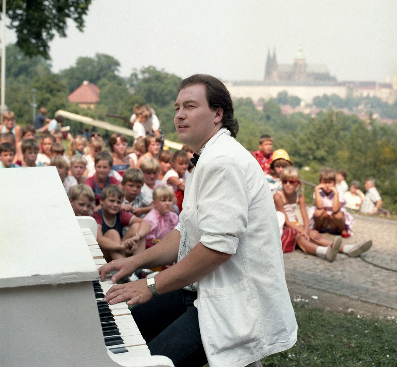 Dva roky prázdnin aneb a zase škola (1989) | ČSFD.sk