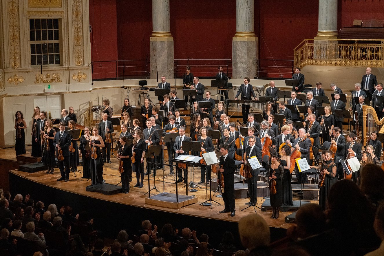 Teodor Currentzis: Utopia (2022) | ČSFD.cz