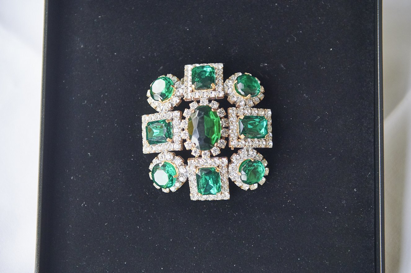 Záhady na ostrově: Ukradená brož (2020) | ČSFD.cz