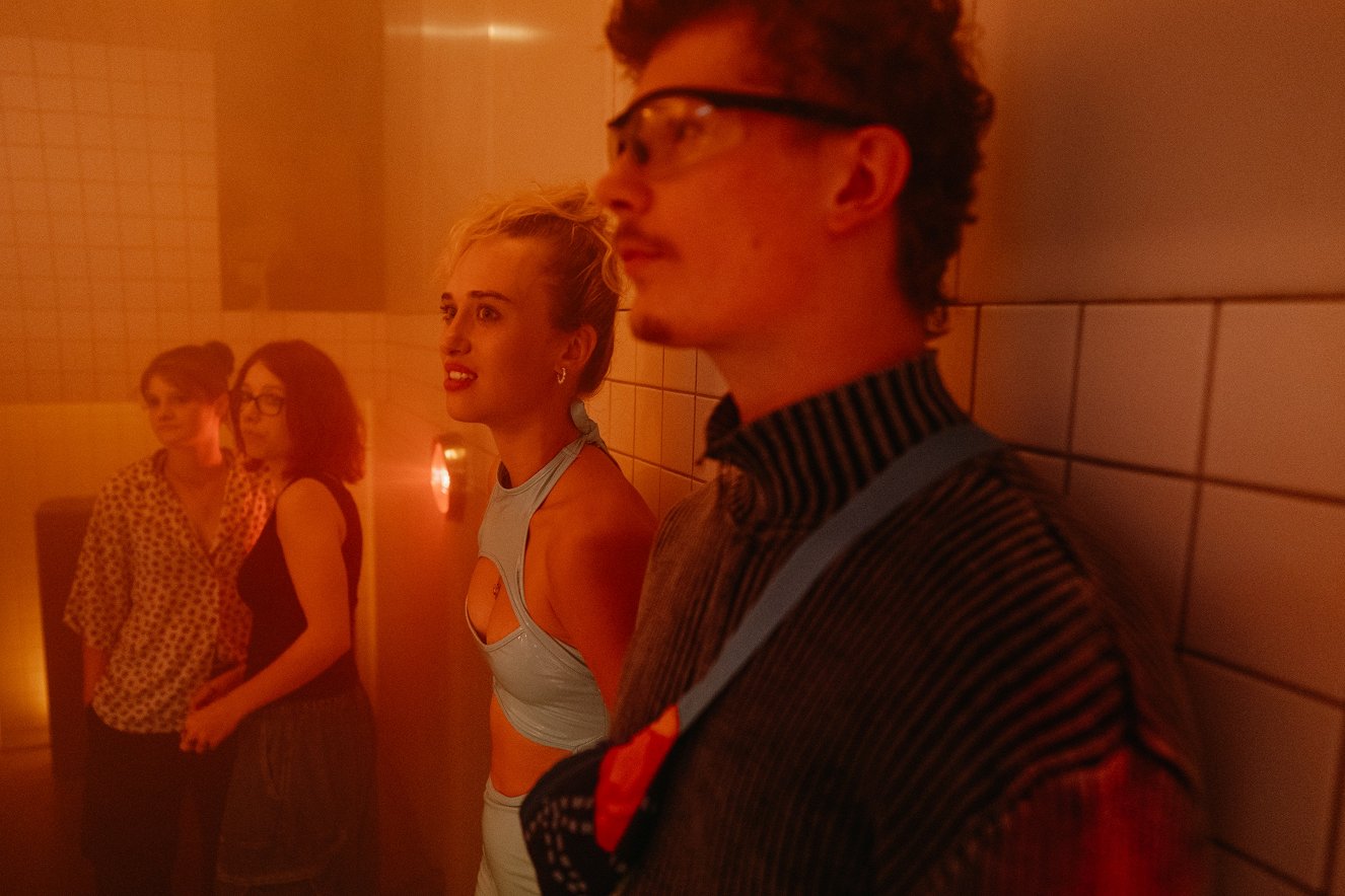 Adikts - Superpowers, dědek (E03) (2024) | Recenze - Uživatelské | ČSFD.cz