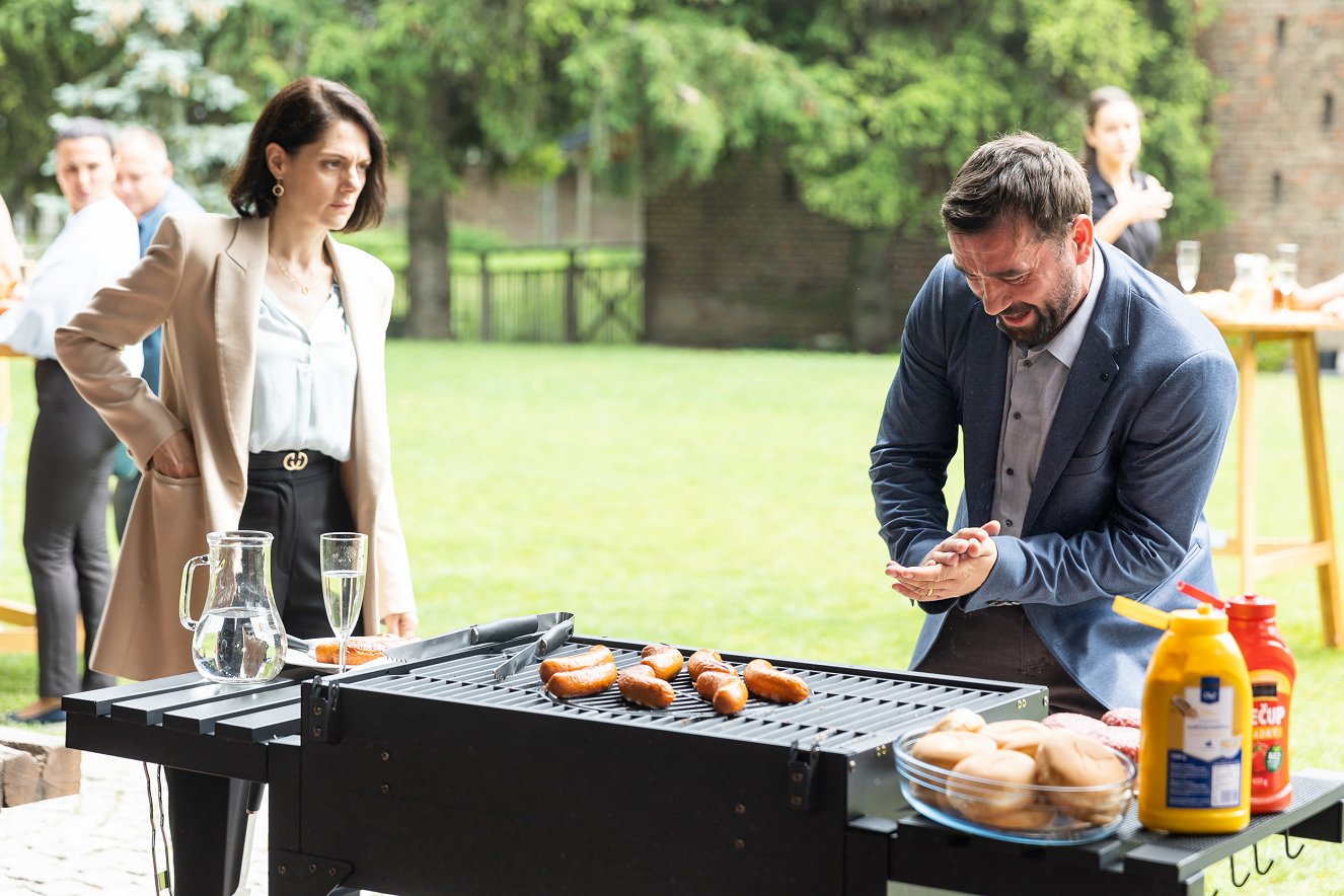 Zrada (2024) | Epizody | ČSFD.cz