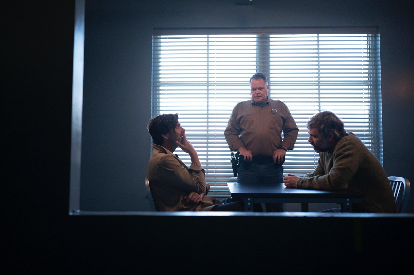 Murder in a Small Town - Sleep While I Sing (S01E08) (2024) | ČSFD.cz