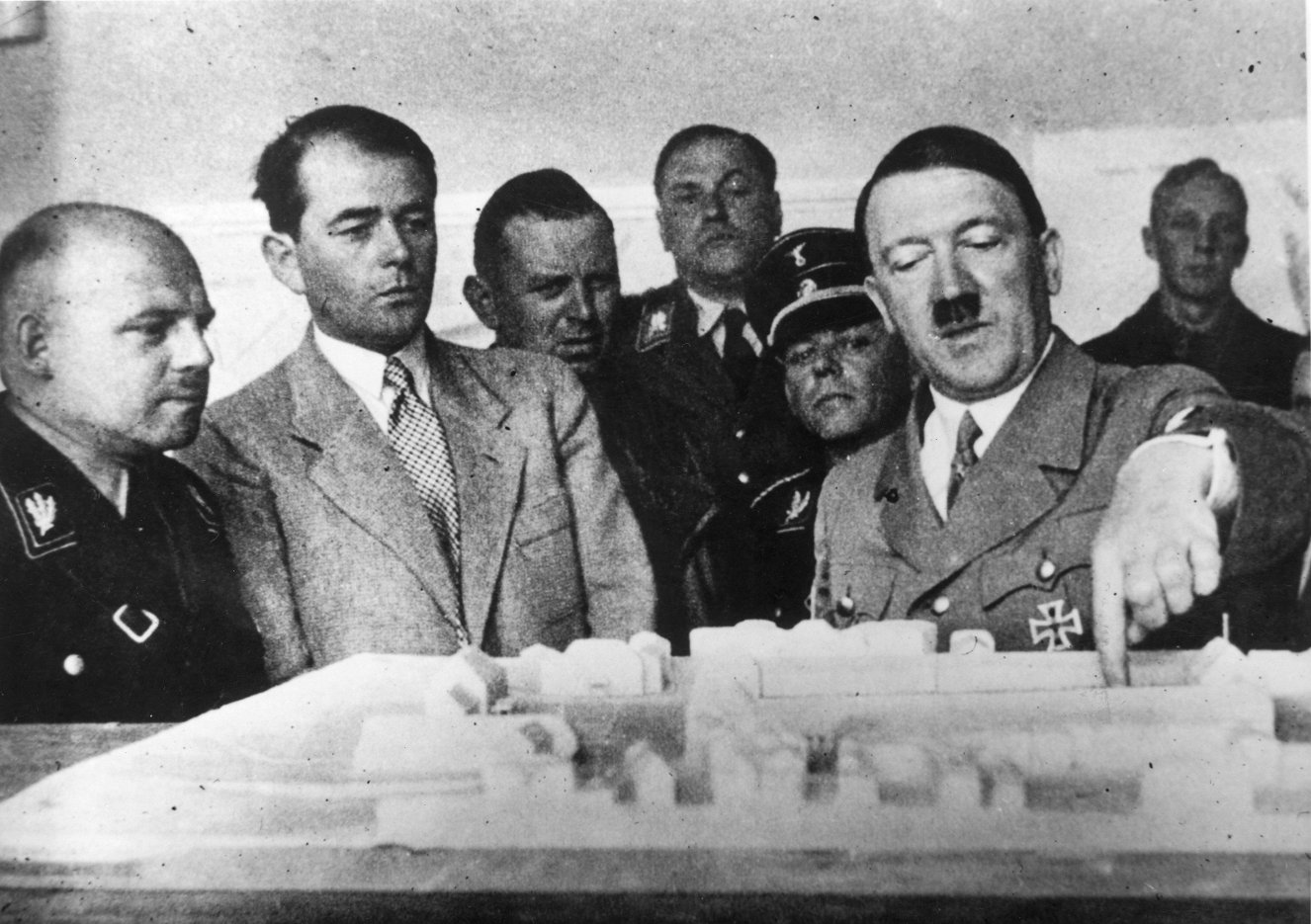 Adolf Hitler: Decoding a Dictator (2024) | Episodes | ČSFD.cz