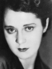 In the Garden Fair (1912) | ČSFD.cz