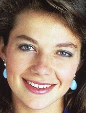 Családi kötelékek - Basic Training (S07E08) (1989) | ČSFD.sk