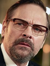 Friday Night Dinner - The Piano (S03E05) (2014) | ČSFD.cz