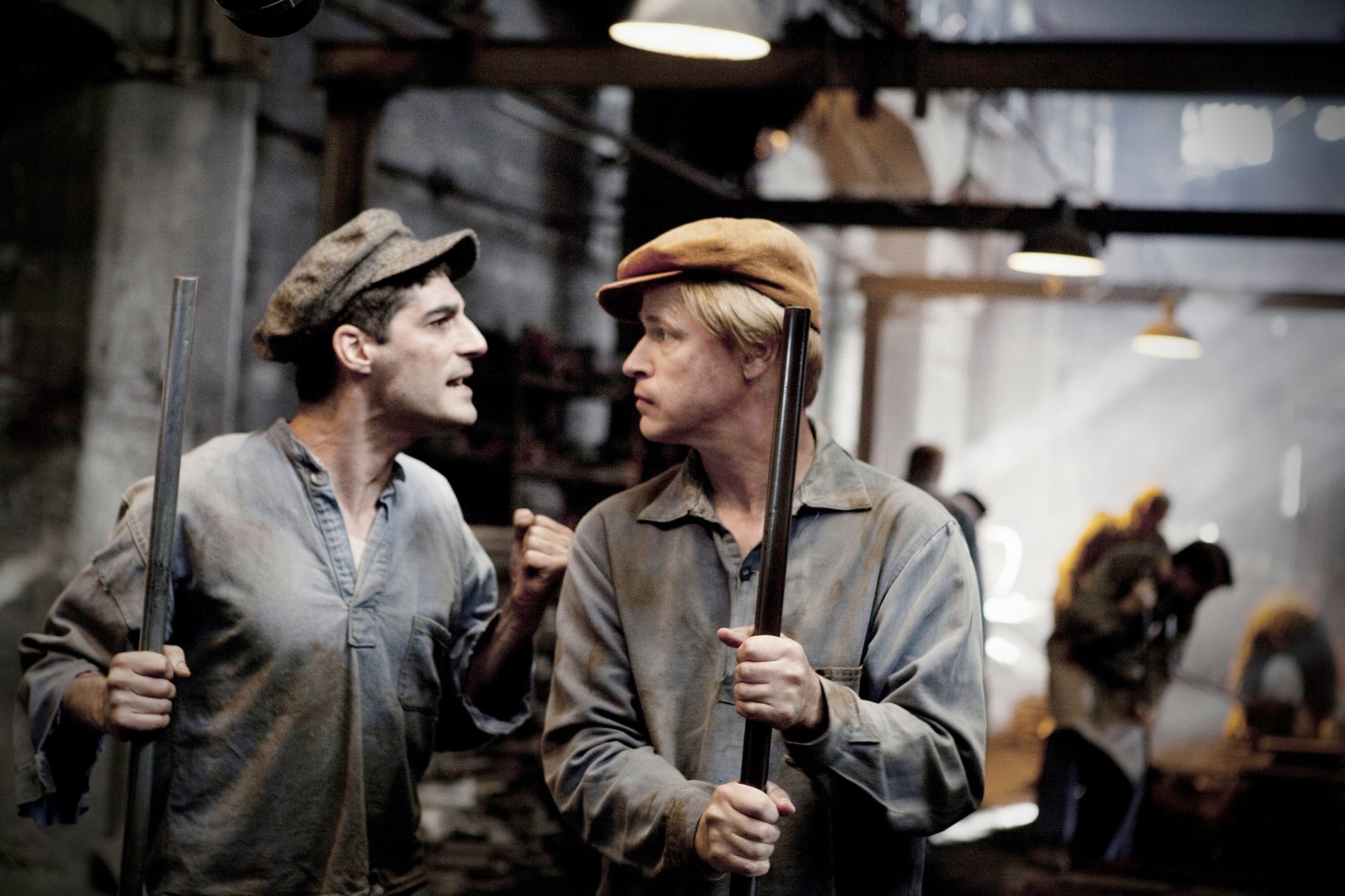 Stoletý stařík, který vylezl z okna a zmizel (2013) | ČSFD.cz