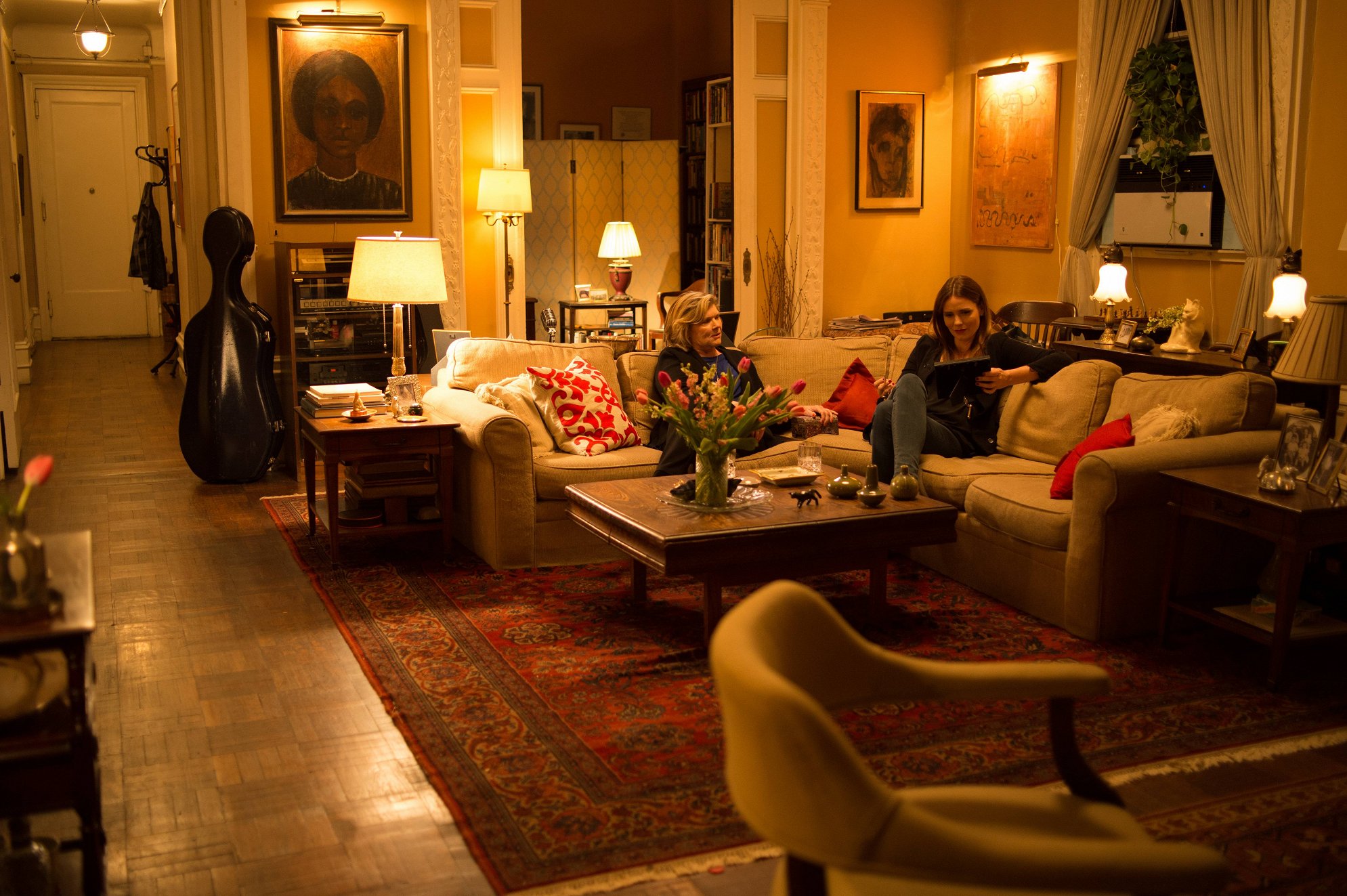 Mozart v džungli - Jsem s maestrem (S01E05) (2014) | ČSFD.cz