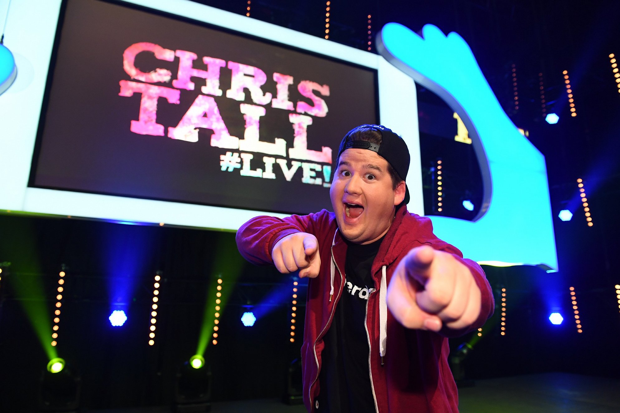Chris Tall live! Selfie von Mutti (2016) | ČSFD.cz