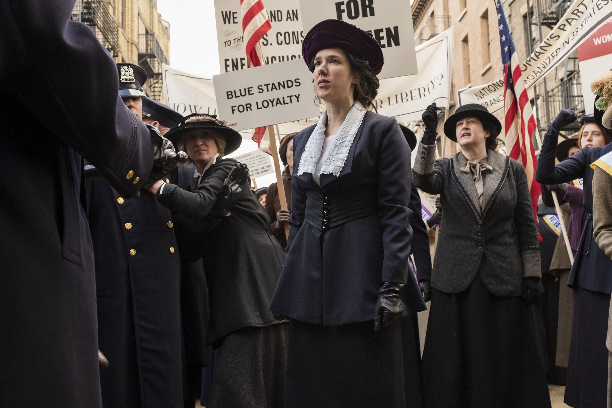 Timeless - Mrs. Sherlock Holmes (S02E07) (2018) | ČSFD.cz