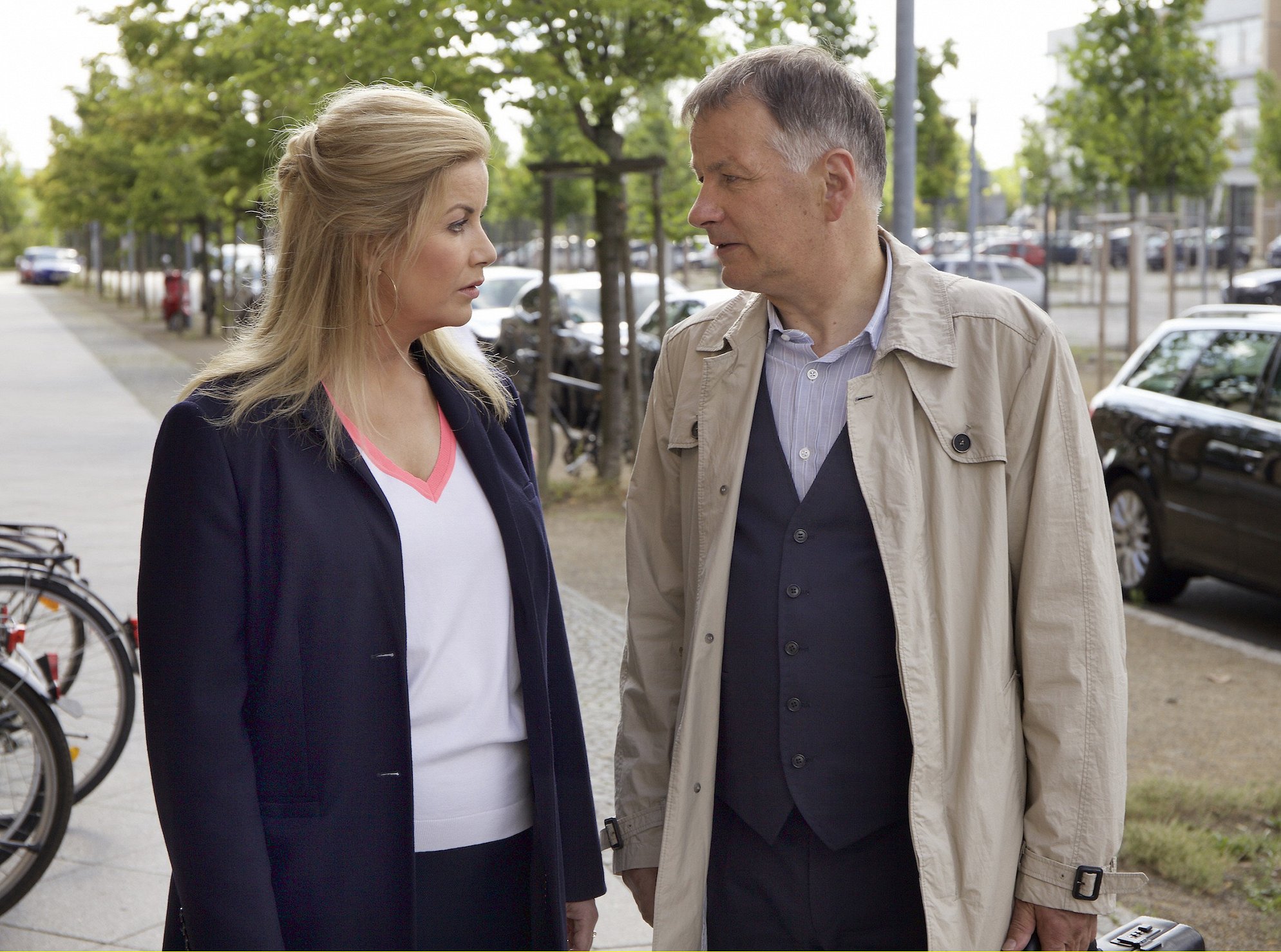 In aller Freundschaft - Tabula rasa (S18E40) (2015) | ČSFD.cz