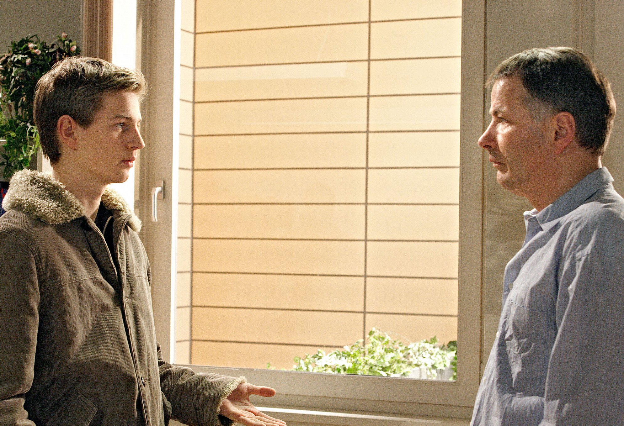 In aller Freundschaft - Dunkle Sterne (S09E15) (2006) | ČSFD.cz