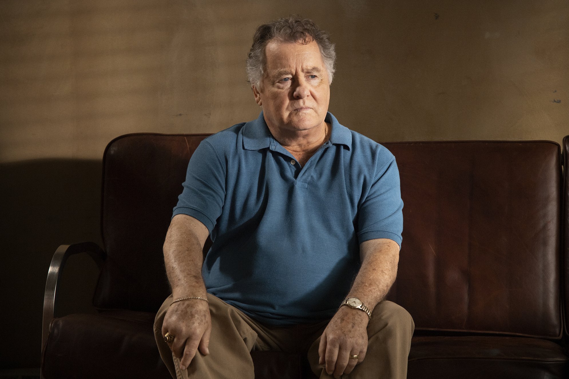 Sneaky Pete - The Huckleberry Jones (S03E02) (2019) | ČSFD.cz