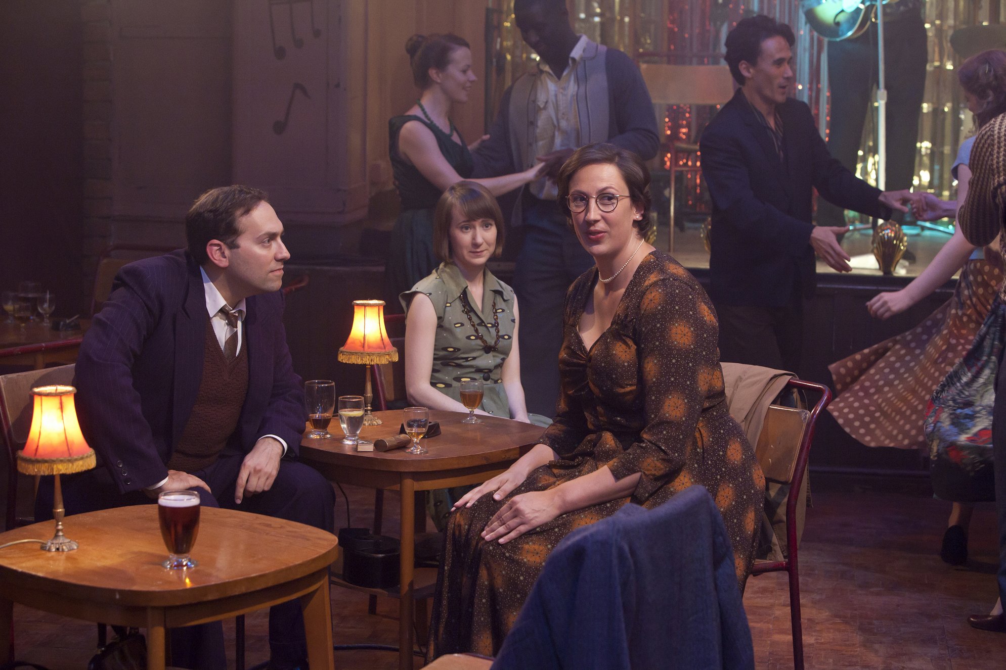 Zavolejte porodní sestřičky - Série 1 (S01) (2012) | ČSFD.cz