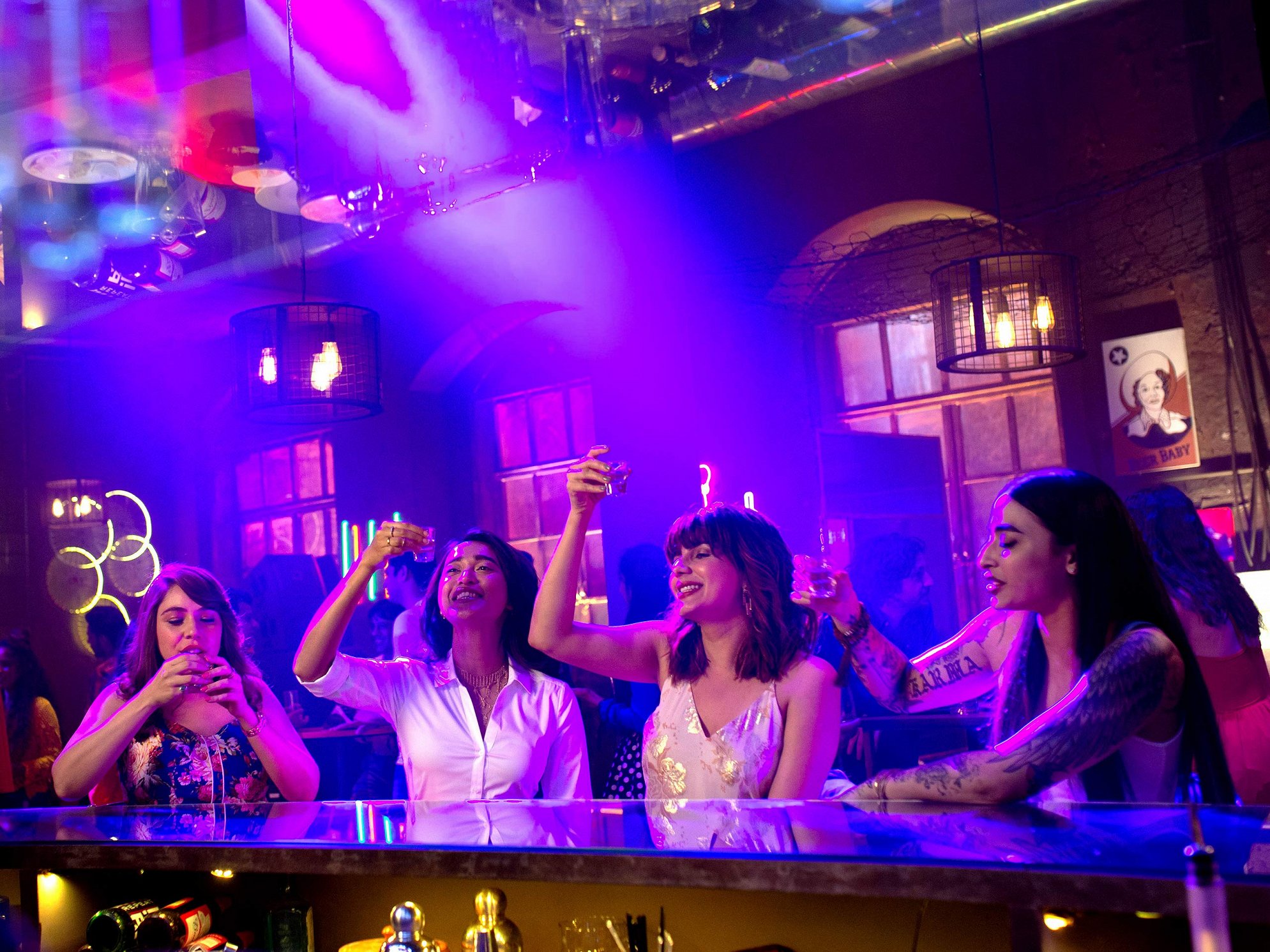 Ještě čtyři panáky! - Ctižádostivá. Prudérní. Feministka. Rajda ...