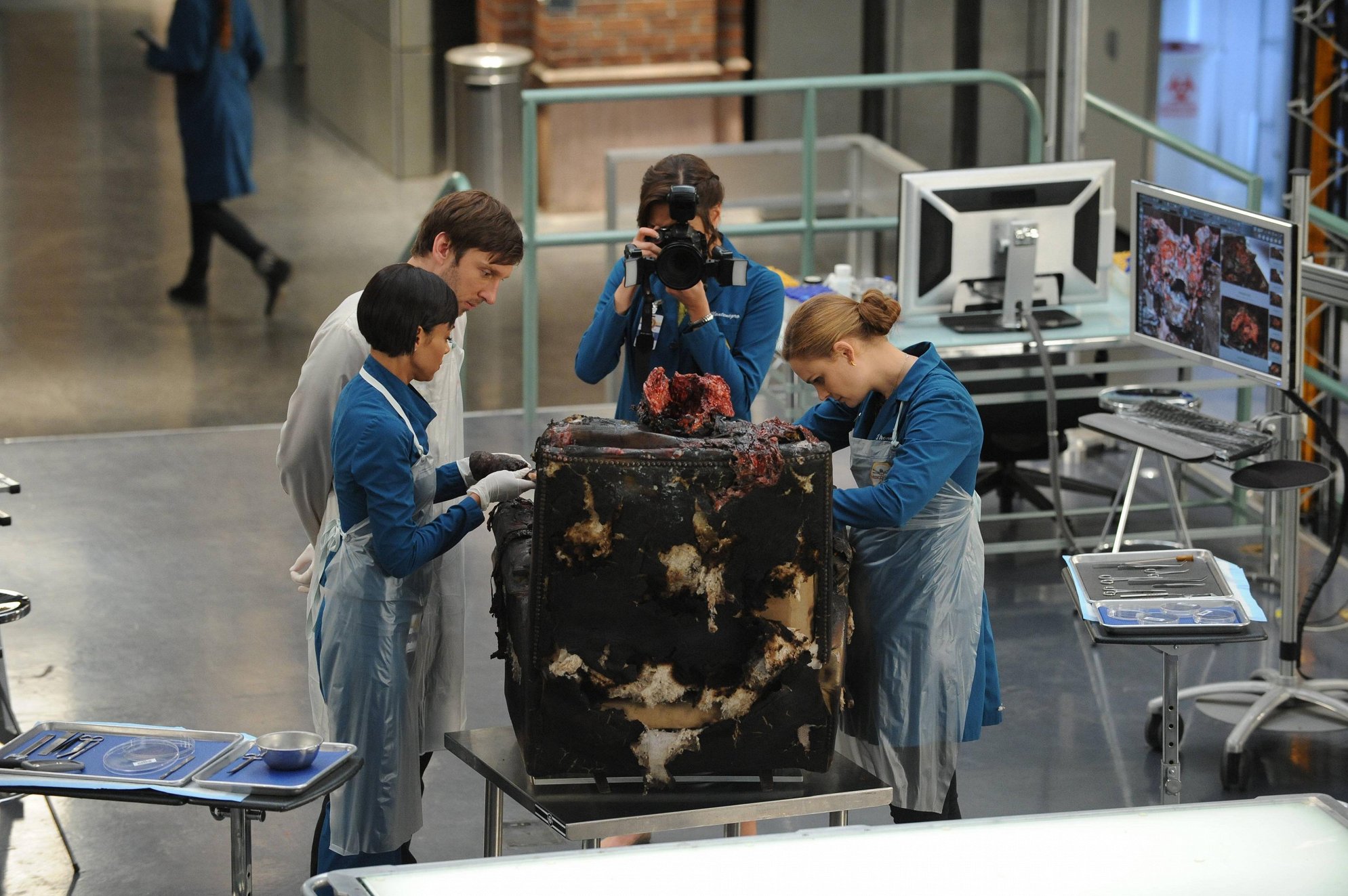 Bones - The Recluse in the Recliner (S09E24) (2014) | ČSFD.sk