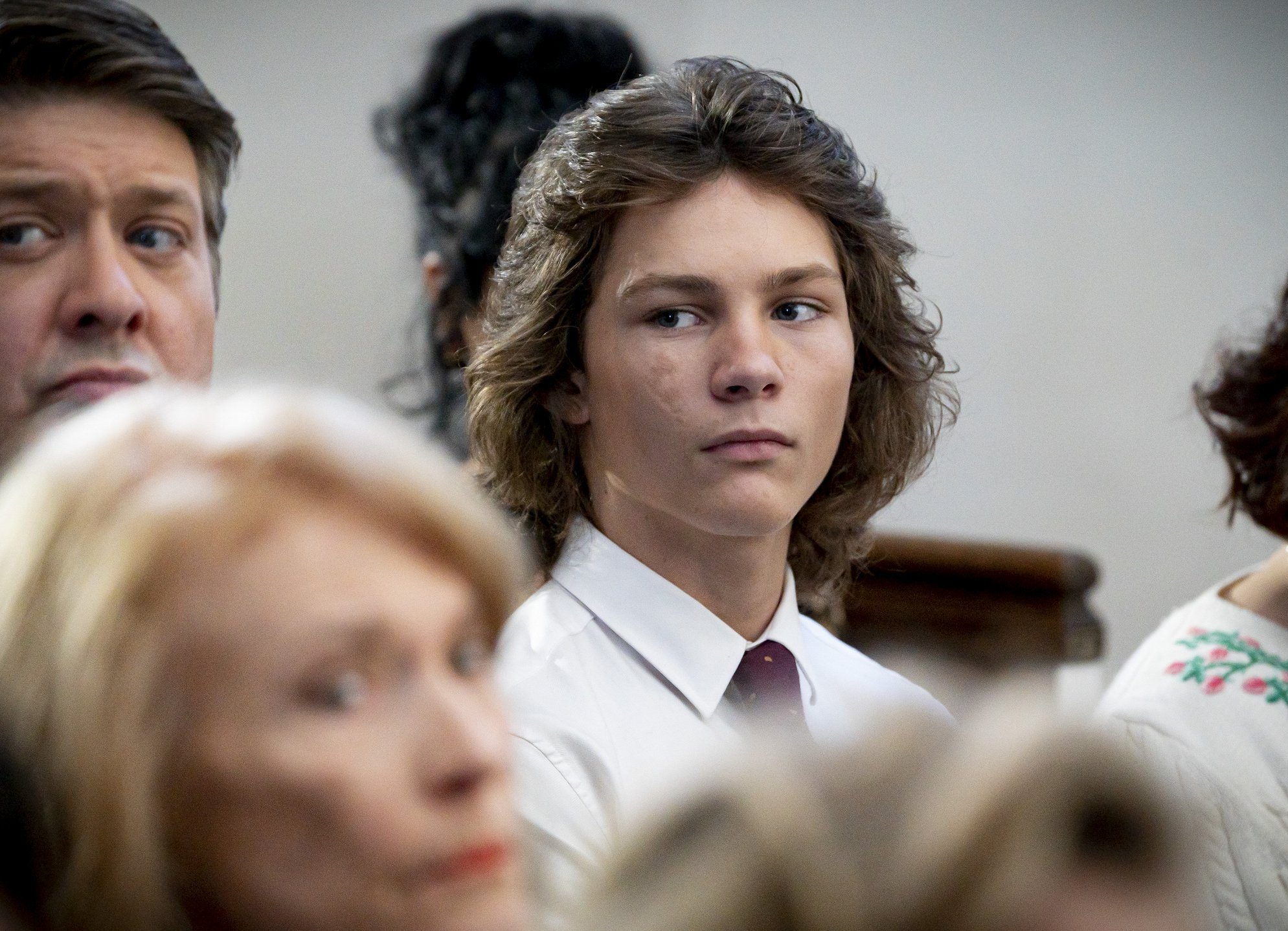 Young Sheldon - A Live Chicken, a Fried Chicken and Holy Matrimony ...