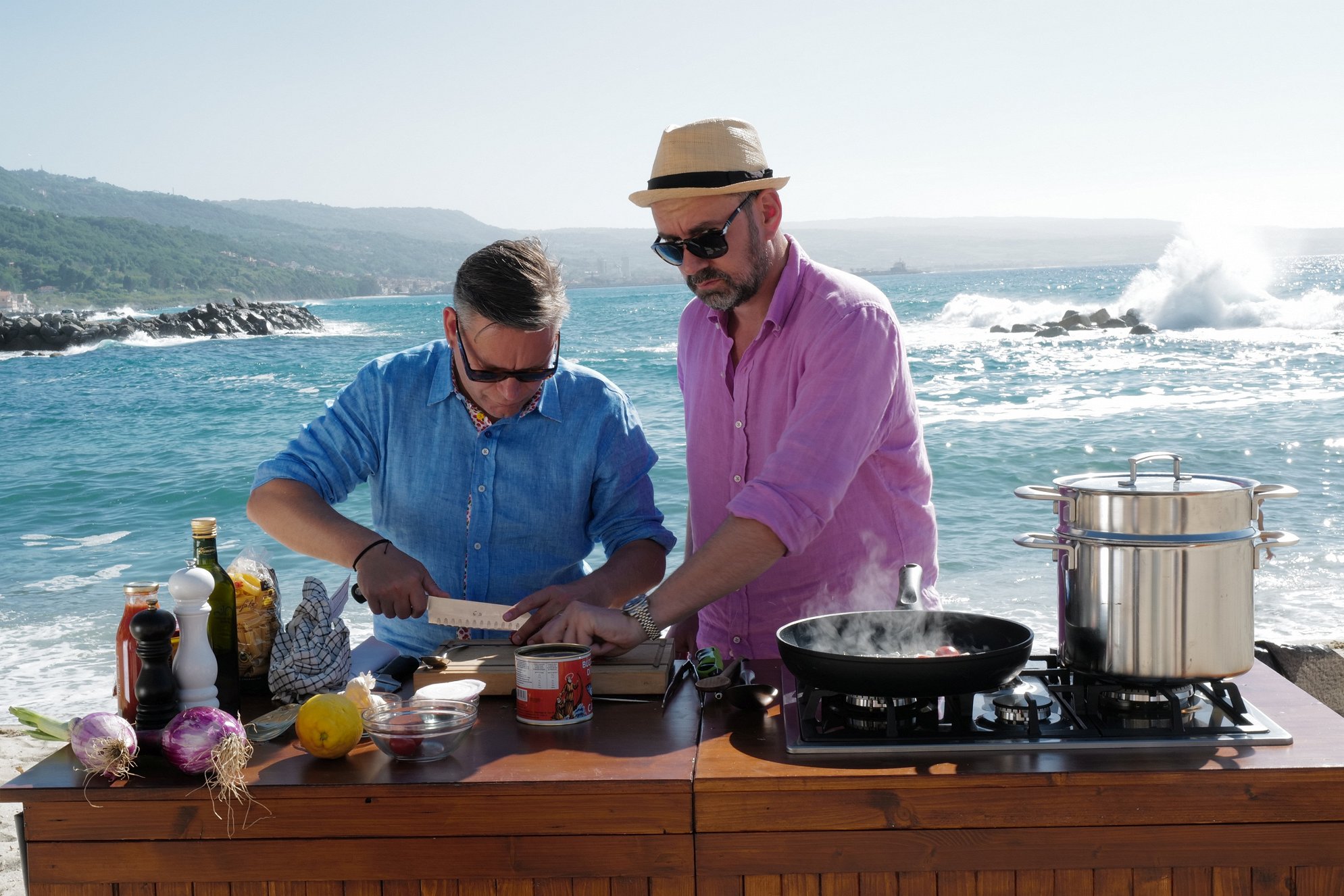 Manu a Matěj na cestě po jižní Itálii - V hlavní roli cedr a tuňák (E04 ...