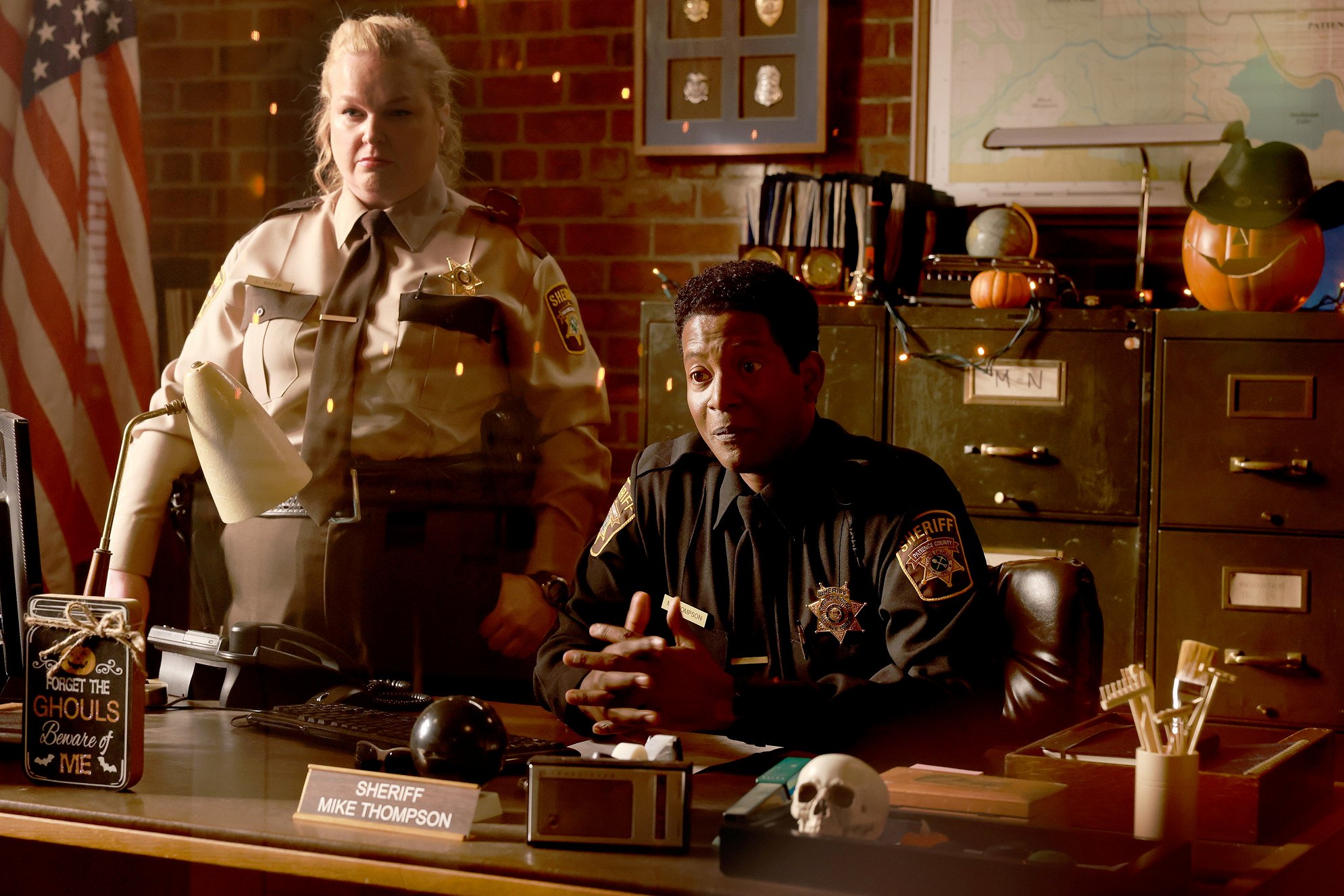 Resident Alien (2021) | ČSFD.cz