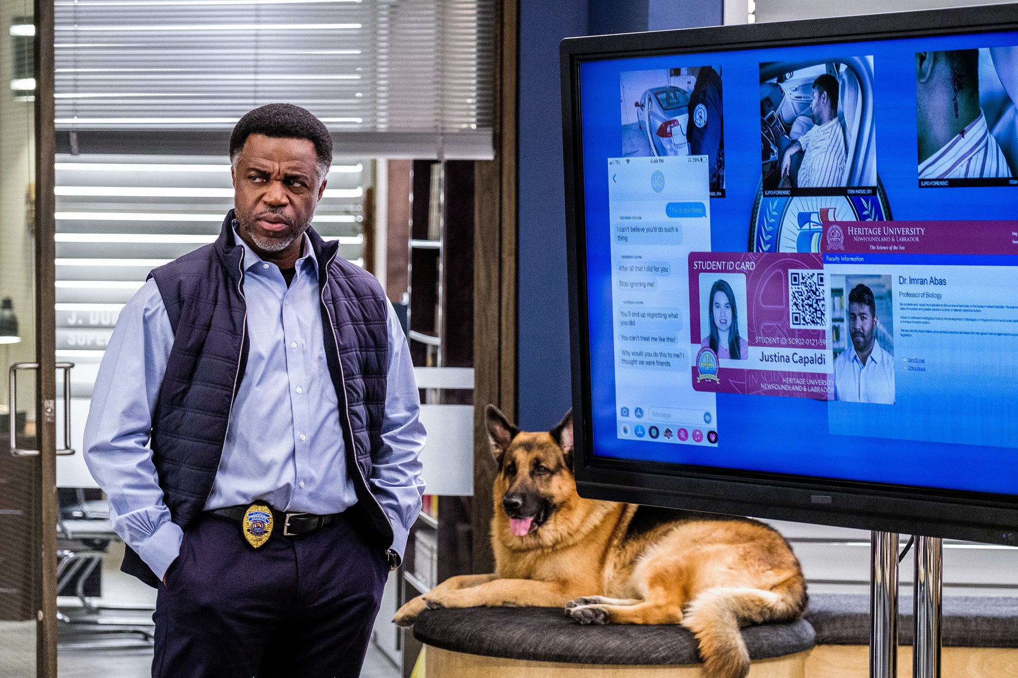 Hudson & Rex - Leader of the Pack (S04E04) (2021) | ČSFD.cz