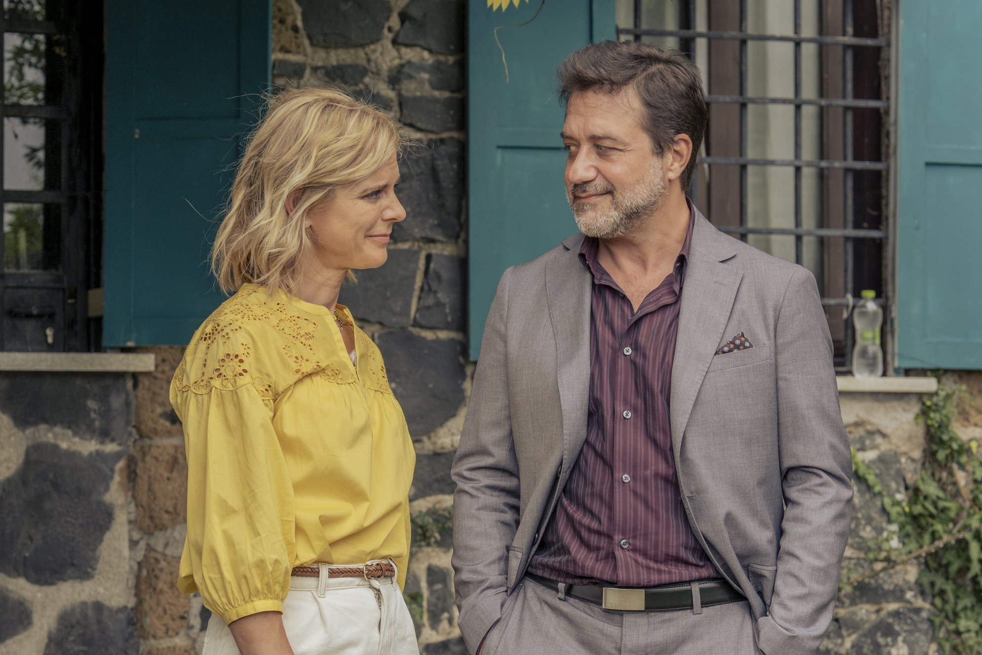 Signora Volpe - Hľuzovky a zrada (S01E03) (2022) | Tvorcovia | ČSFD.sk