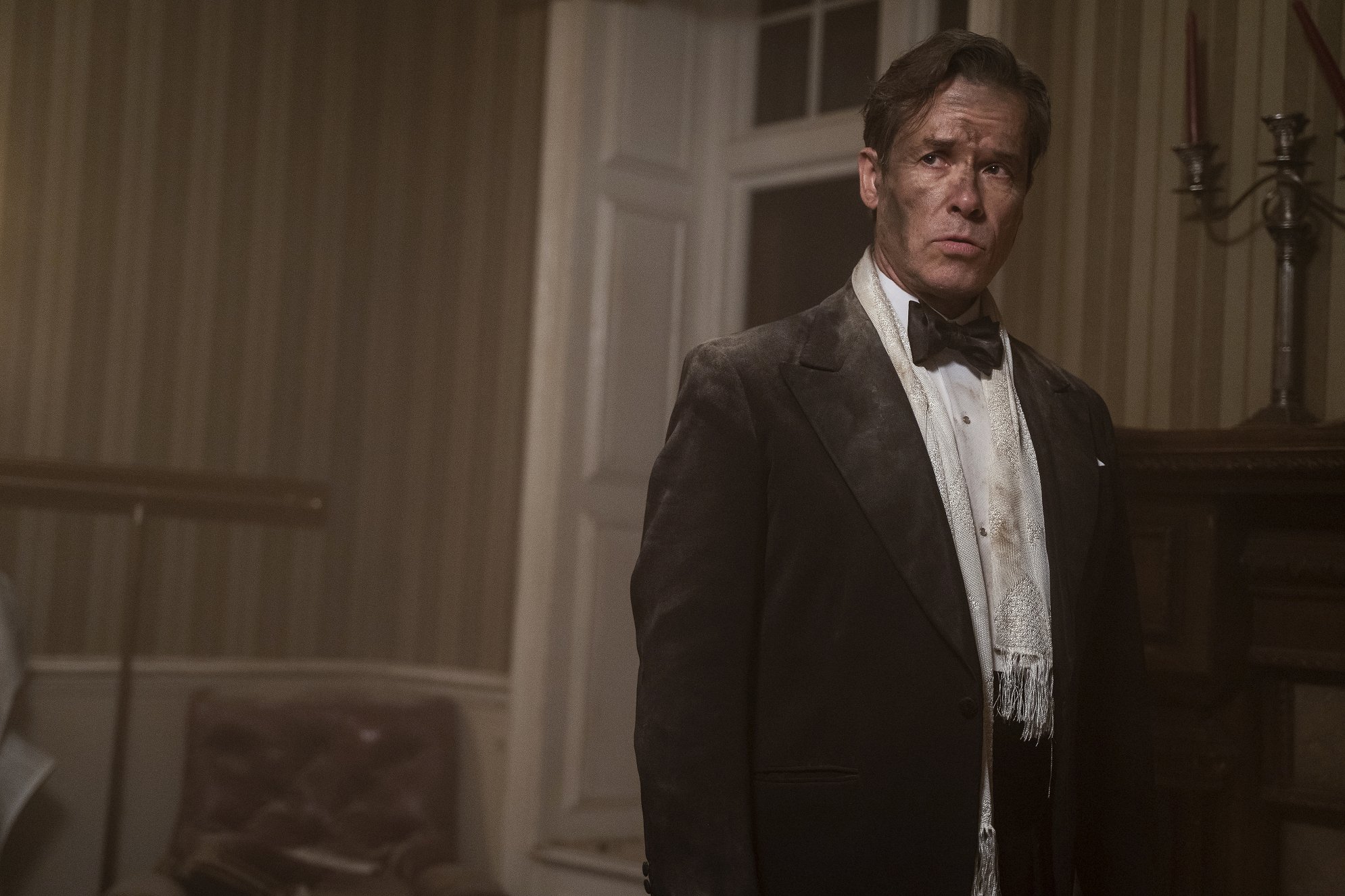 Špion mezi přáteli - Bum bum ratata (E01) (2022) | ČSFD.cz