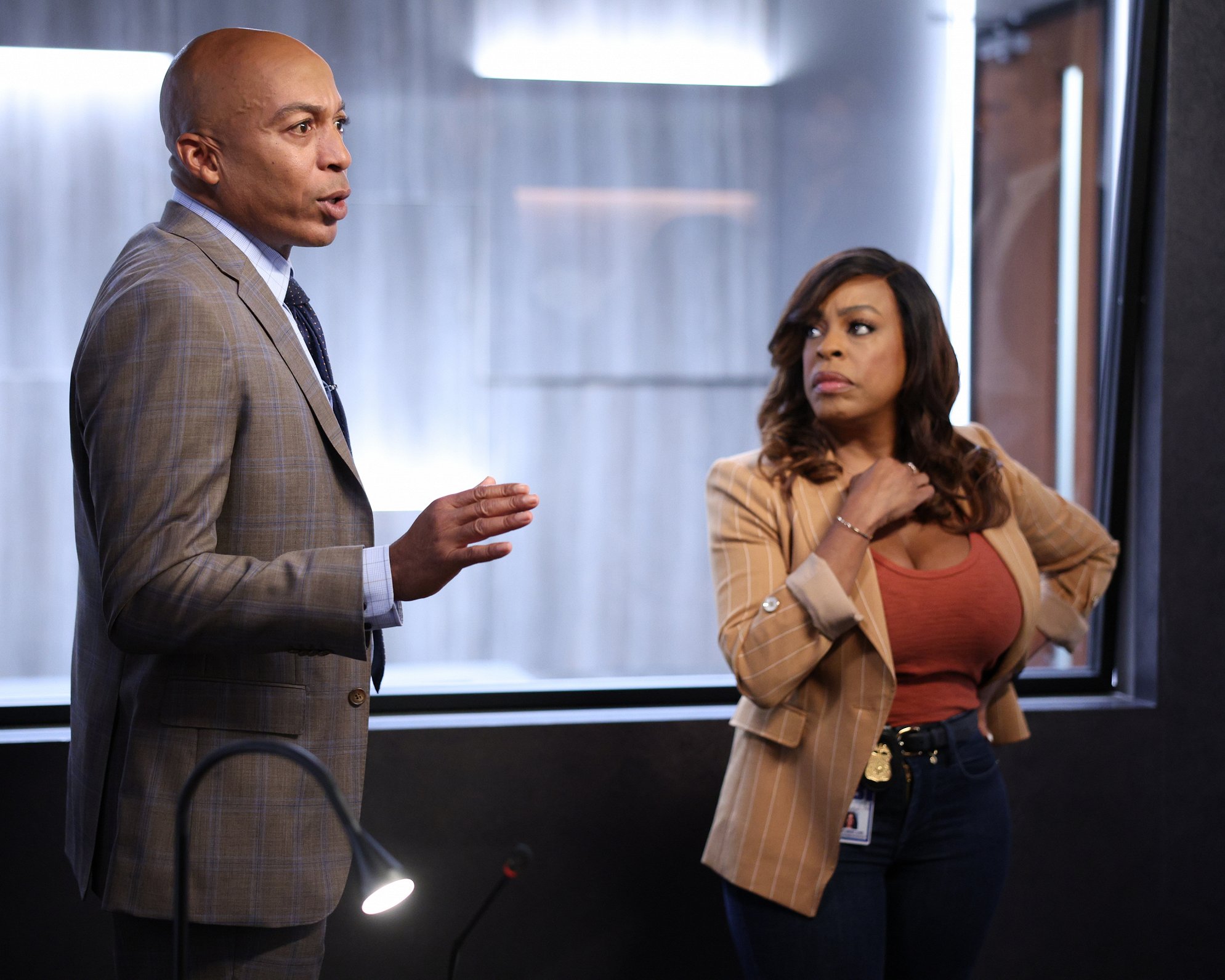 The Rookie: Feds - The Silent Prisoner (E10) (2023) | Gallery - Making ...