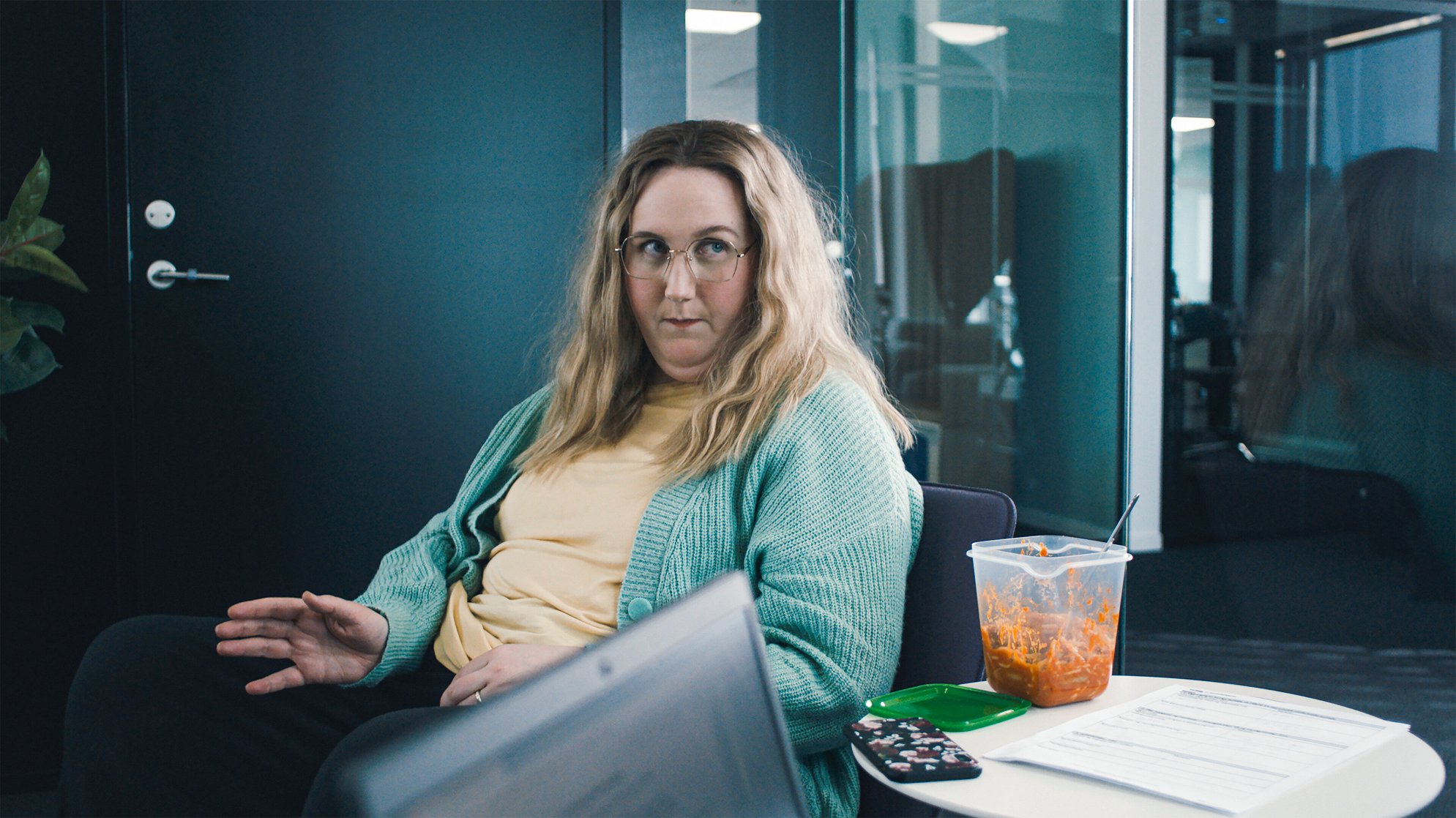 Lunch - Medarbeidersamtale (E04) (2022) | ČSFD.cz