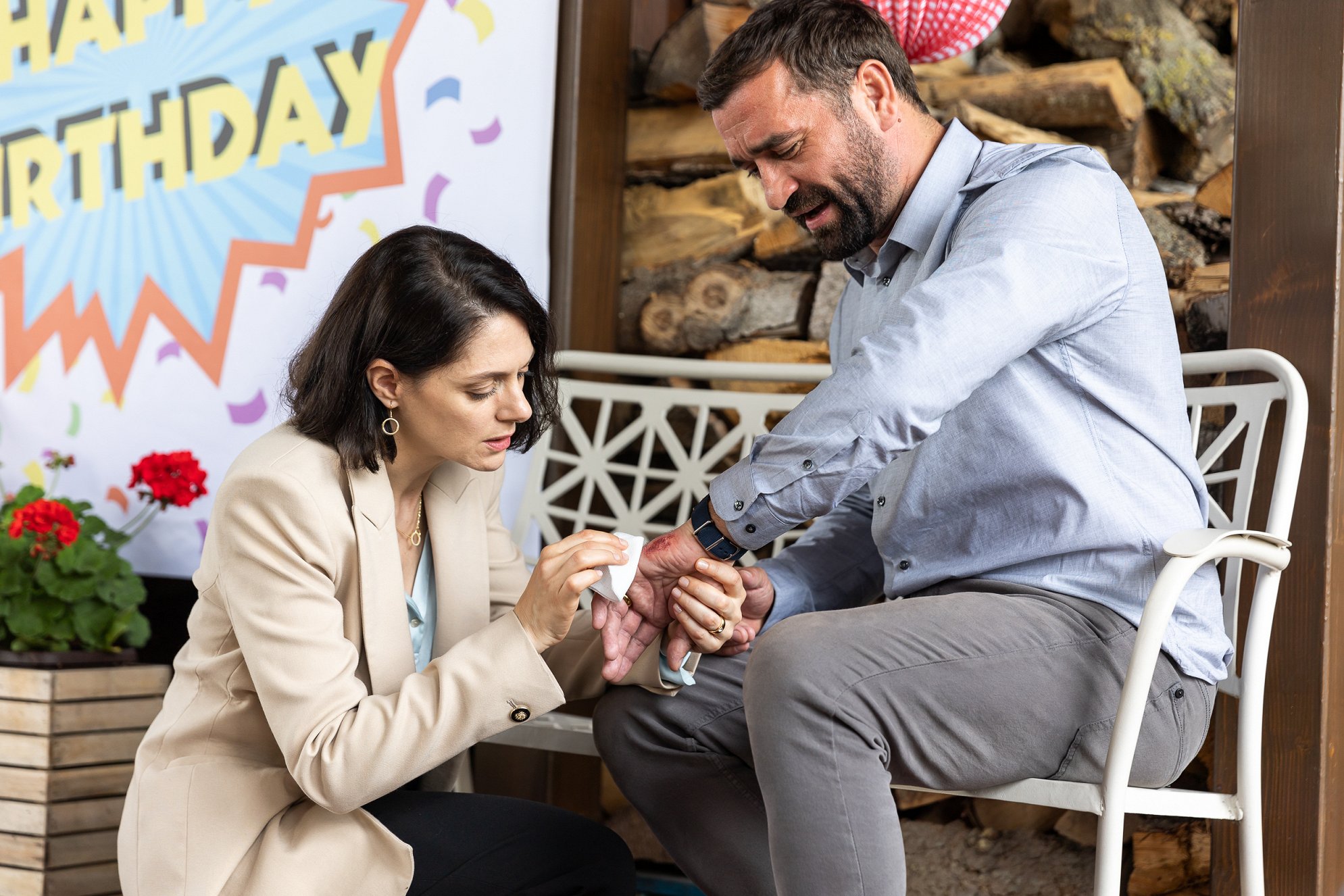 Zrada (2024) | Epizody | ČSFD.cz