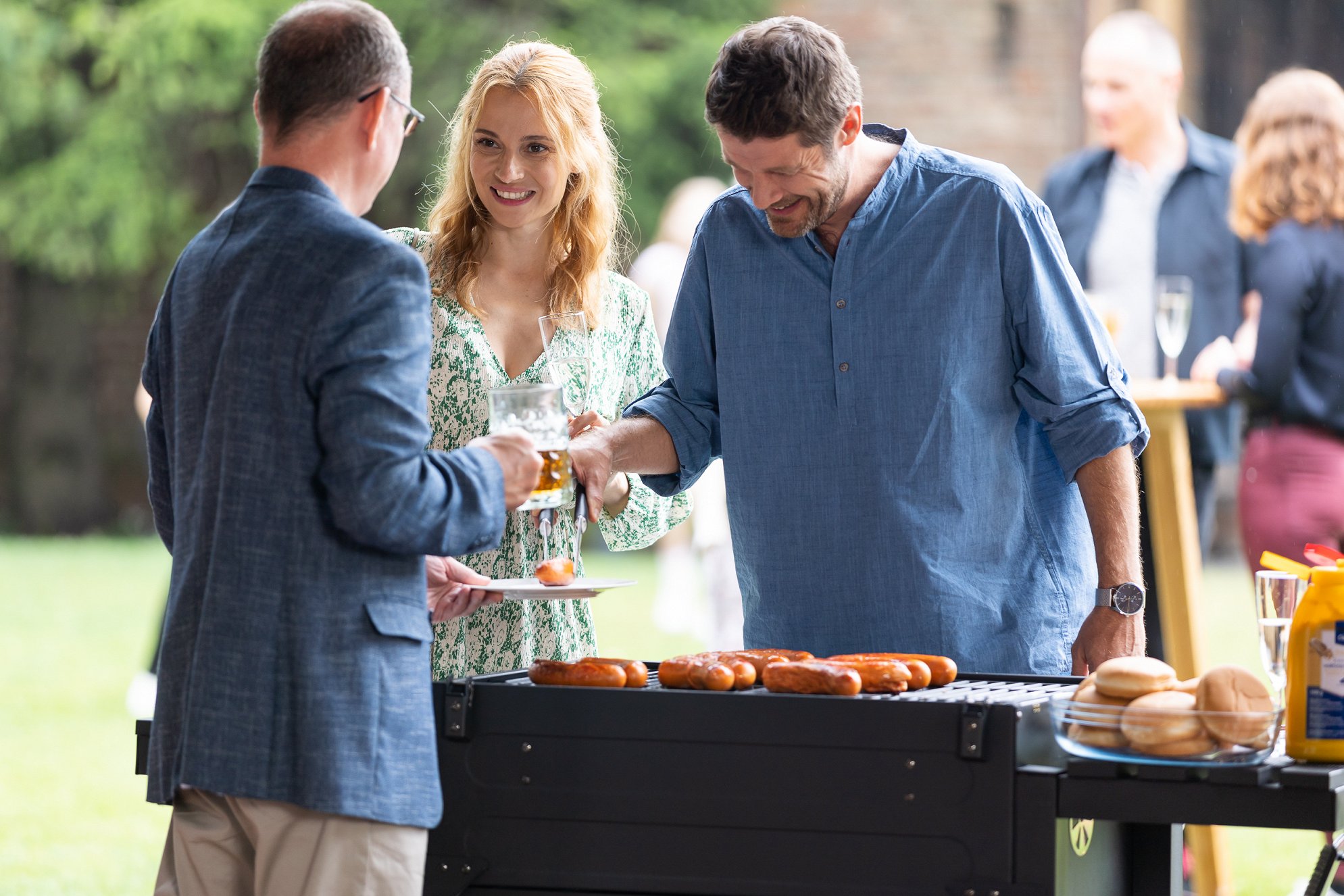 Zrada (2024) | Galerie - Ze seriálu | ČSFD.cz