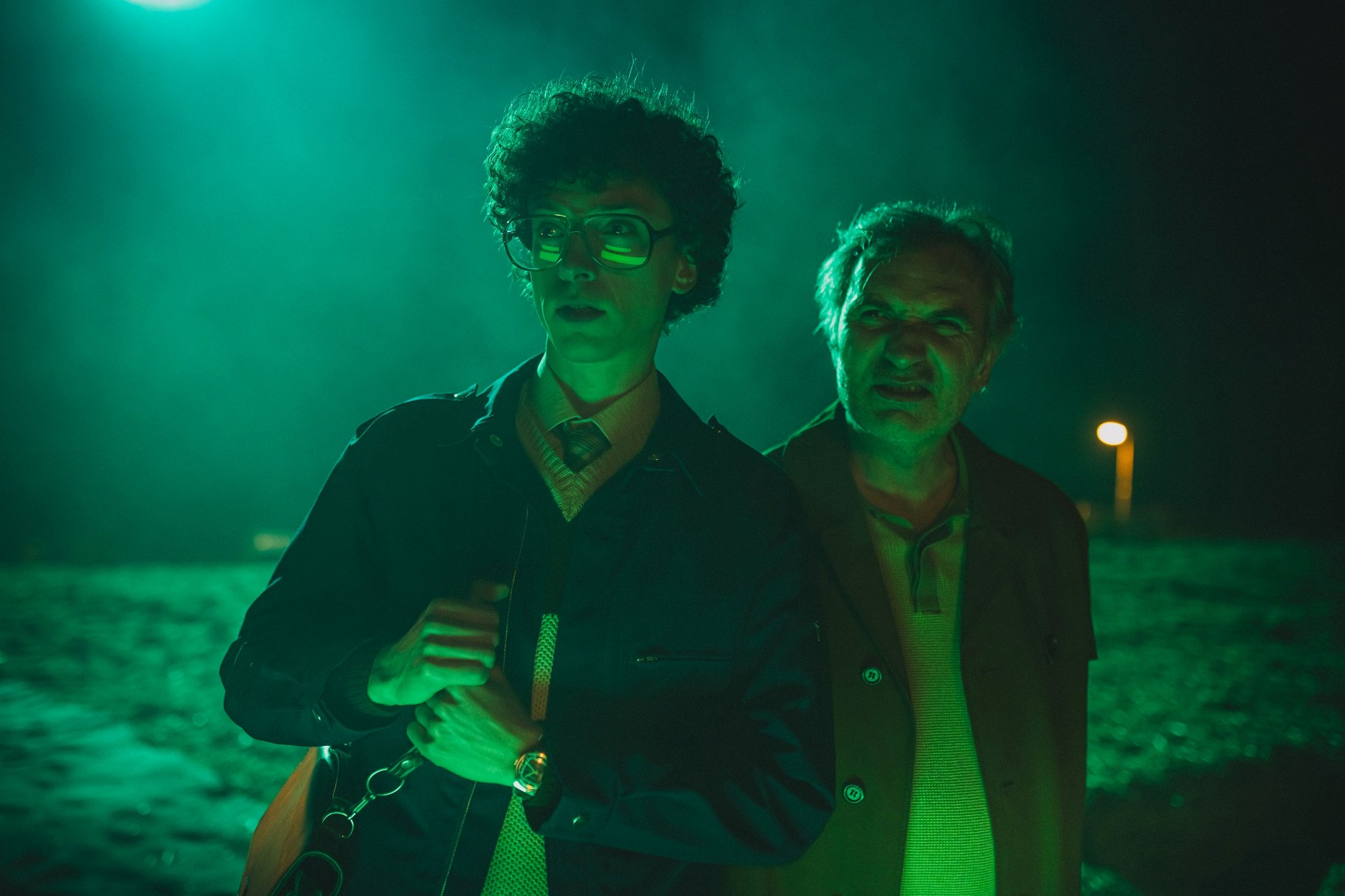 To se vysvětlí, soudruzi! - Ostře sledované UFO (E01) (2024) | Recenze ...