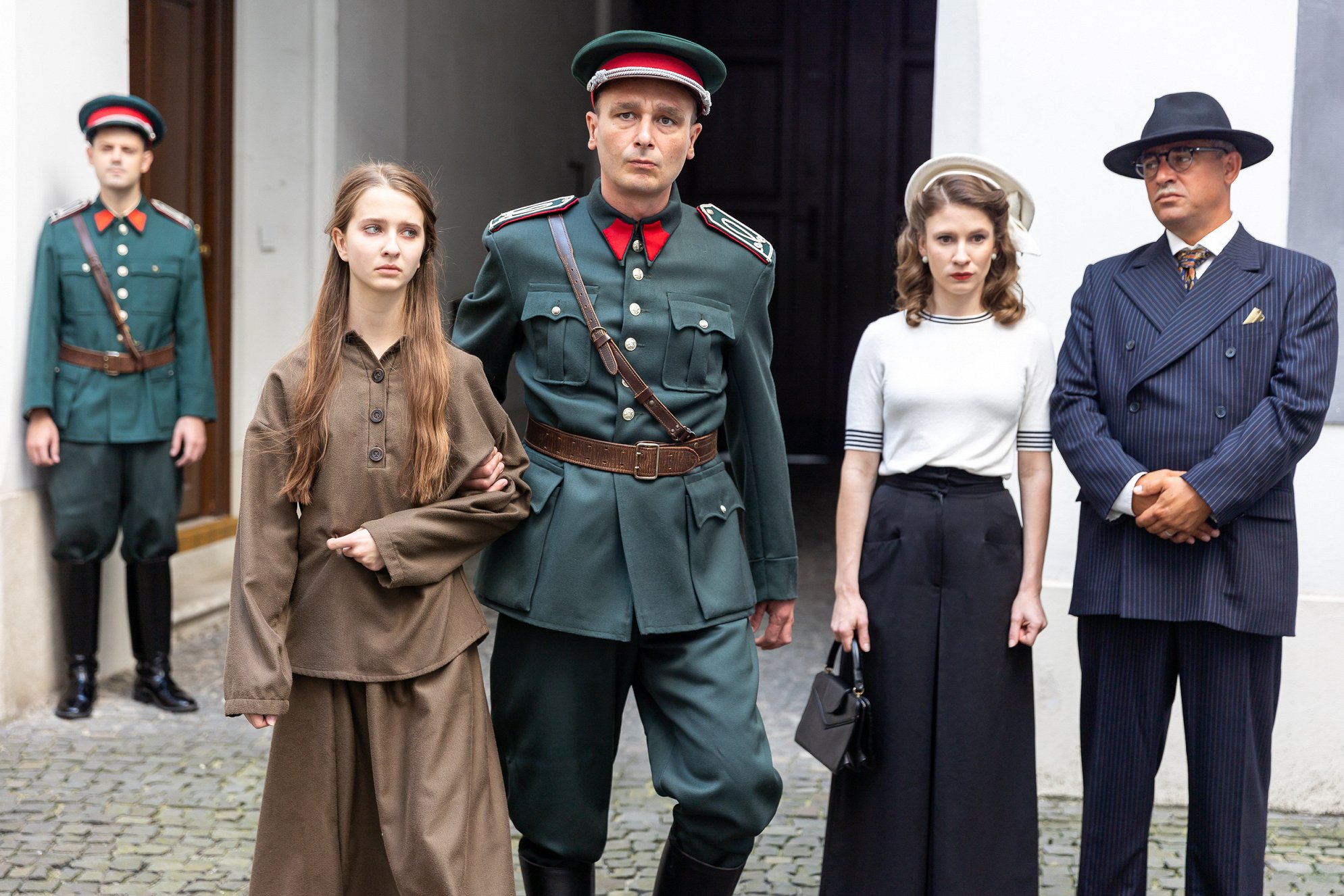 Dunaj, k vašim službám (2023) | ČSFD.cz