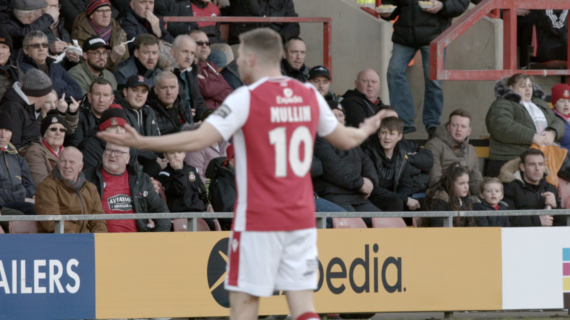 Welcome to Wrexham - Hooligans (S01E10) (2022) | ČSFD.cz