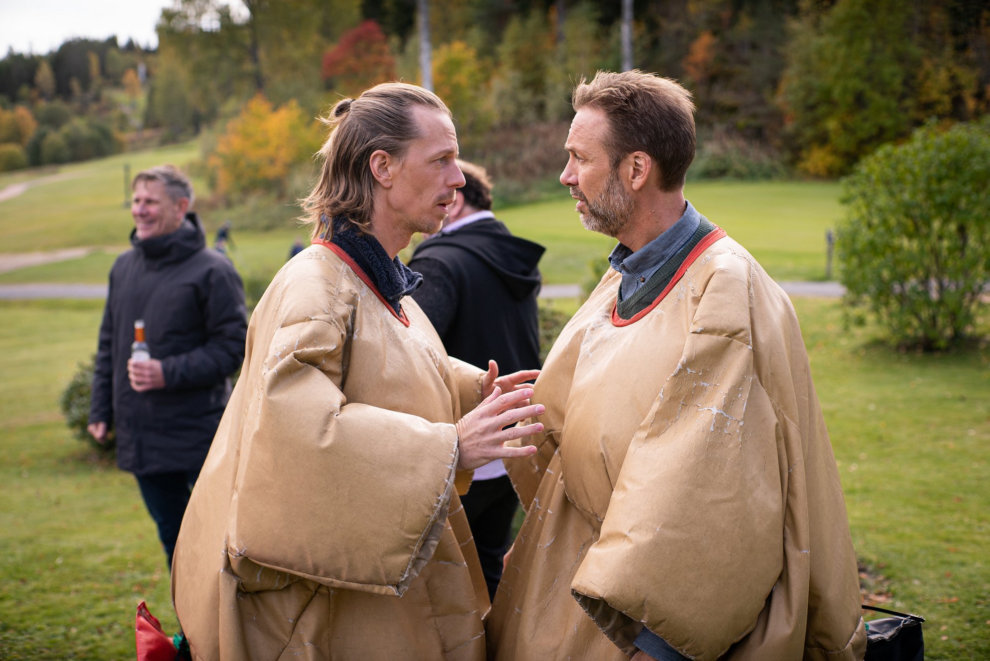 Helt perfekt - Best man (S10E07) (2020) | Tvůrci | ČSFD.cz