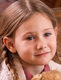 Ava Grace Cooper | Galerie - Z filmu | ČSFD.cz