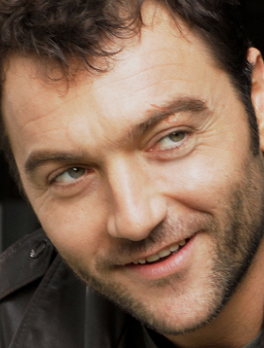 Spotless - One Hand Clapping (E01) (2015) | ČSFD.cz