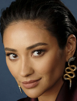 Thirst with Shay Mitchell (2024) | Artiesten | ČSFD.cz