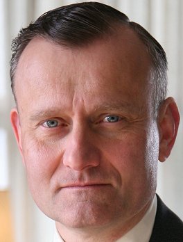 My Hero - The First Husband's Club (S05E03) (2005) | Creators | ČSFD.cz